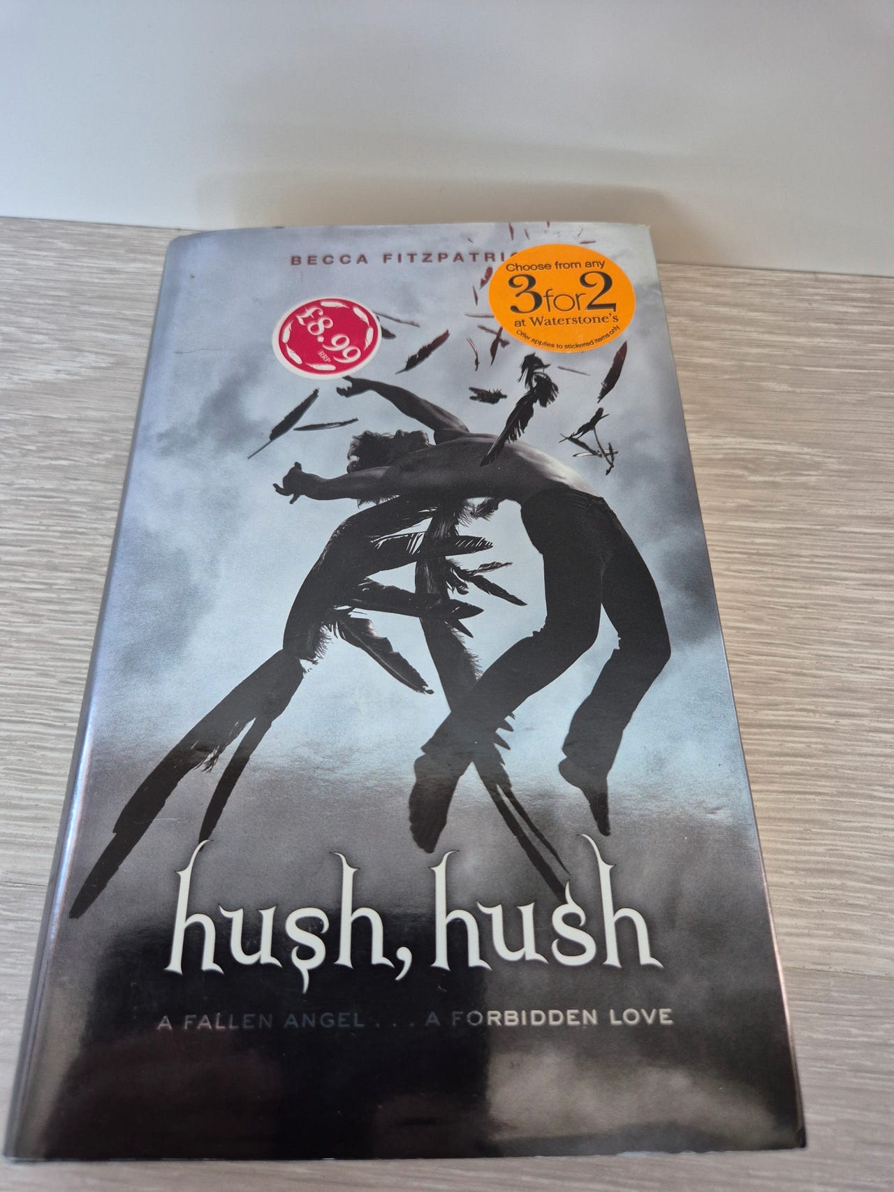 Hush, Hush A fallen angel... A forbidden love. Becca Fitzpatrick | FINN ...