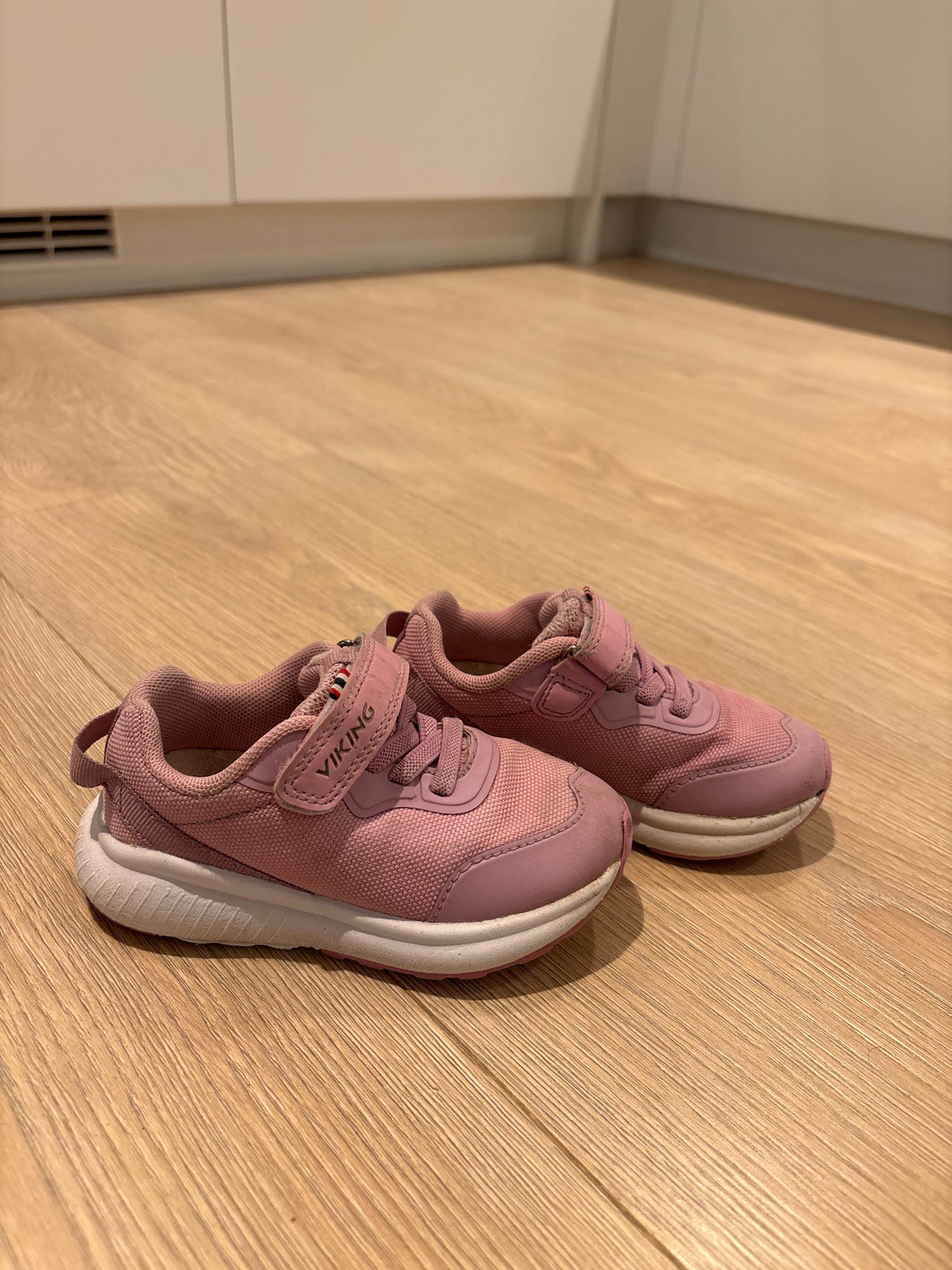 Rosa joggesko fra Viking | FINN-torget