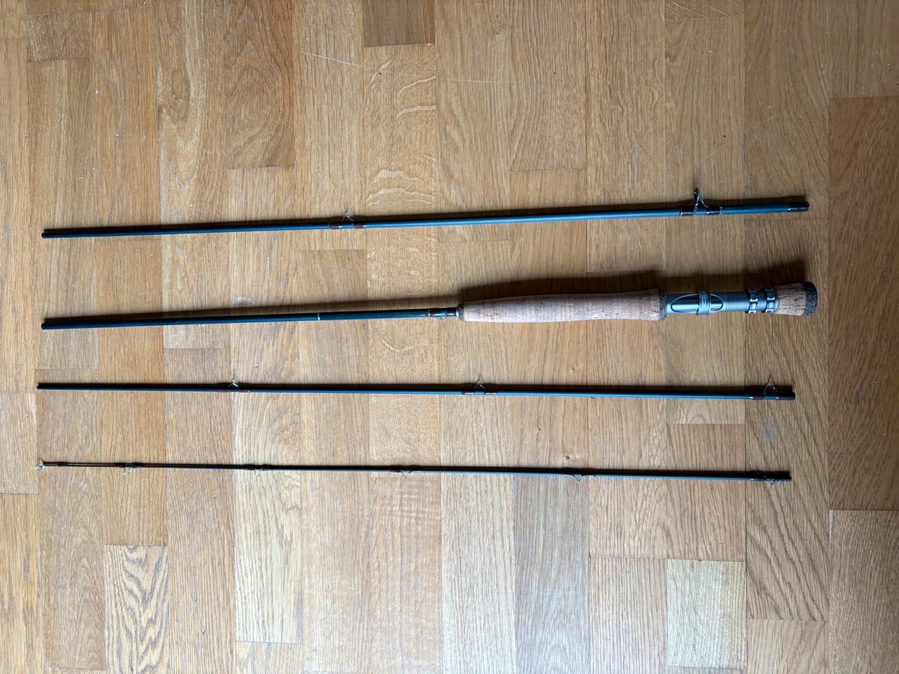 Komplett, nesten ubrukt fluefiskesett med vadere | FINN-torget