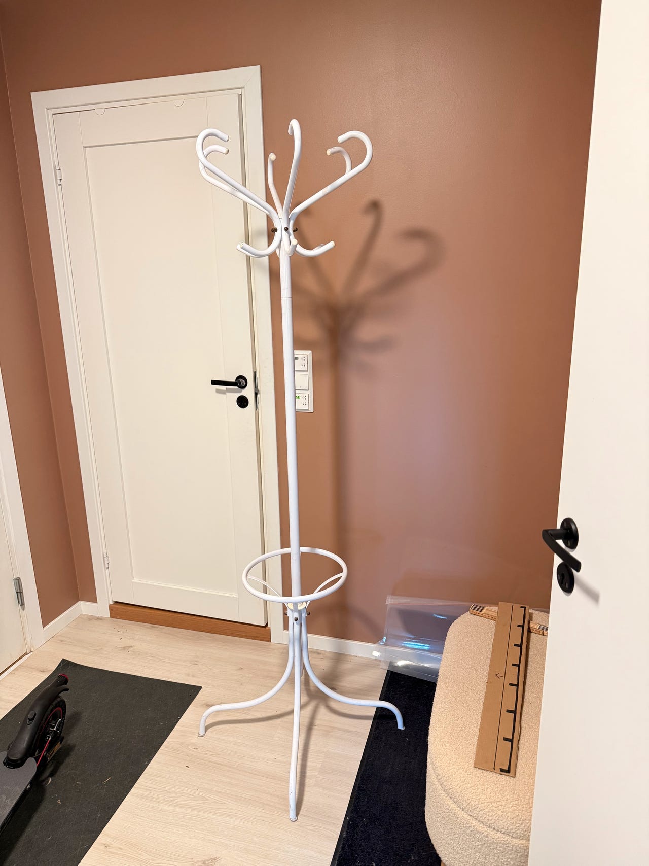 Stumtjener / knagger gis bort | FINN-torget