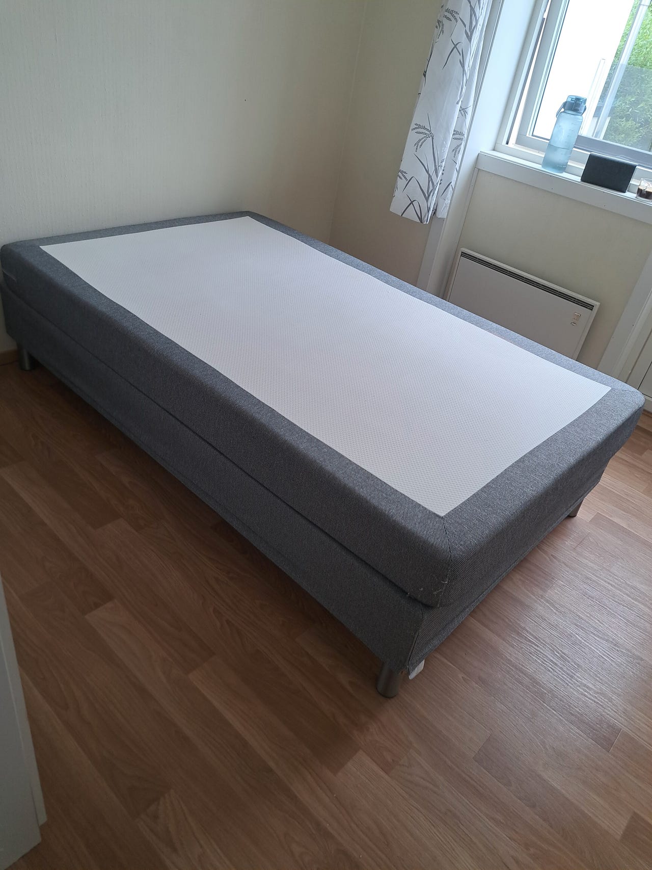 200 cm x 120 cm seng med overmadrass | FINN-torget