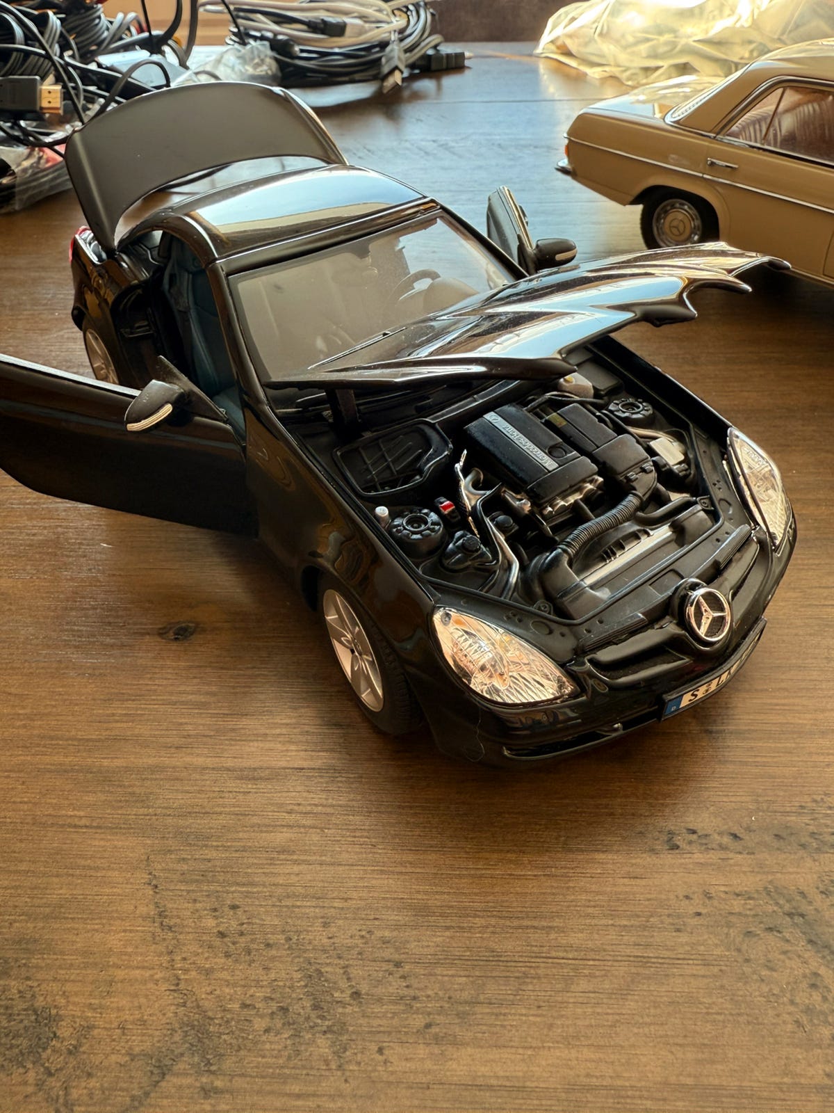 Modellbil Mercedes slk. 1/18 scala | FINN-torget