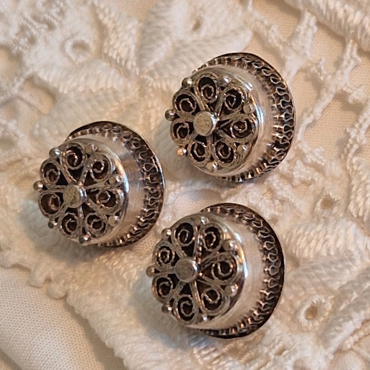 Hollandsknapper i sølv. Gamle. | FINN-torget