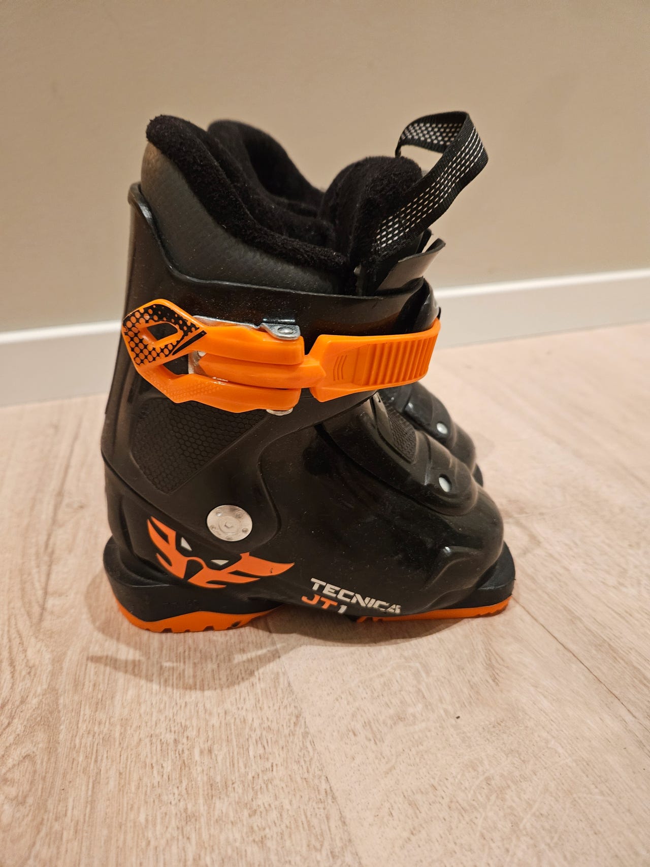 Slalåmstøvler til barn selges i størrelse 140-155 som tilsvarer EU 24-25 | FINN-torget