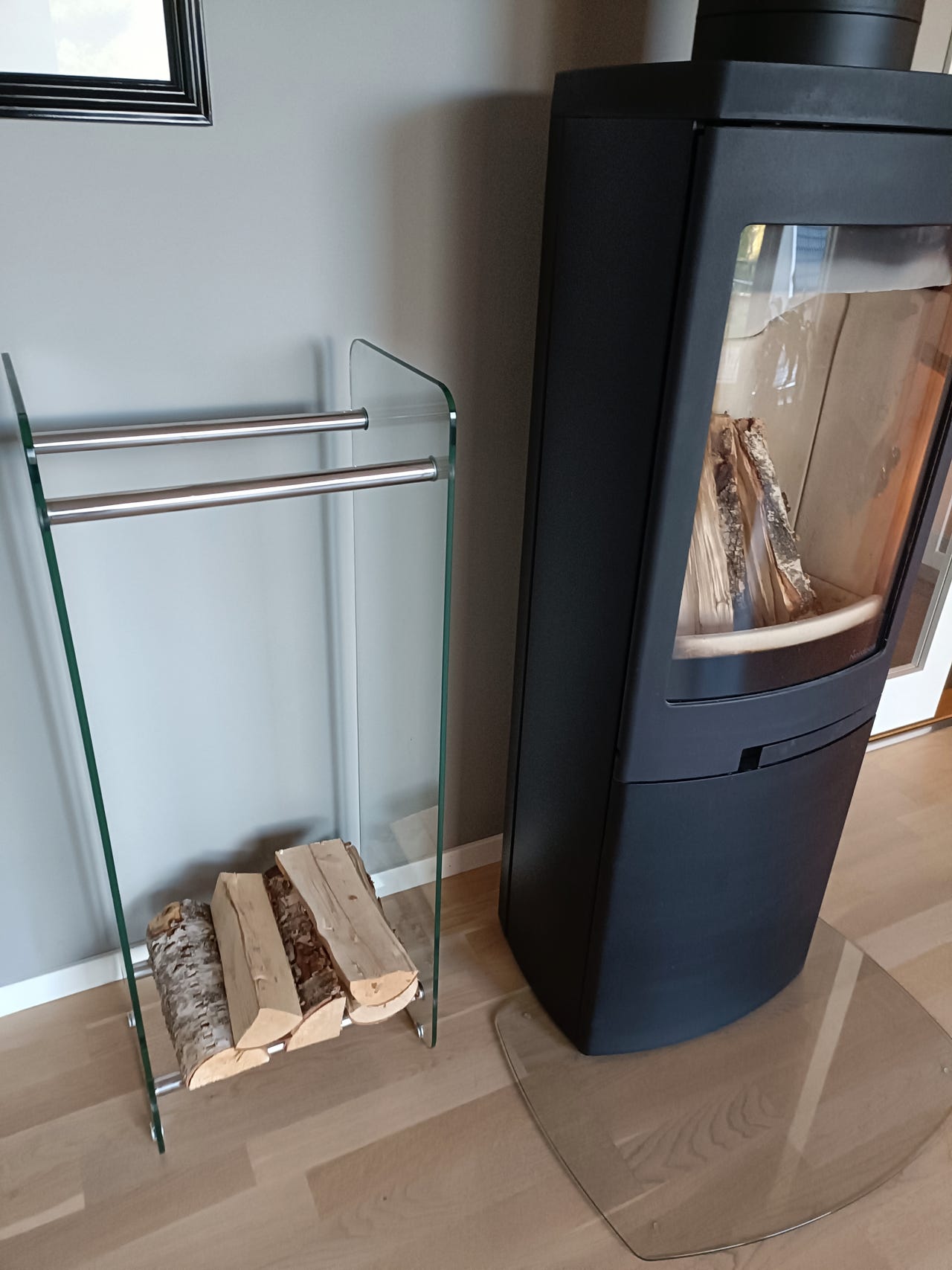 Vedstativ - Elegant Vedstabler i Glass – Stilfull Oppbevaring for Ved ...