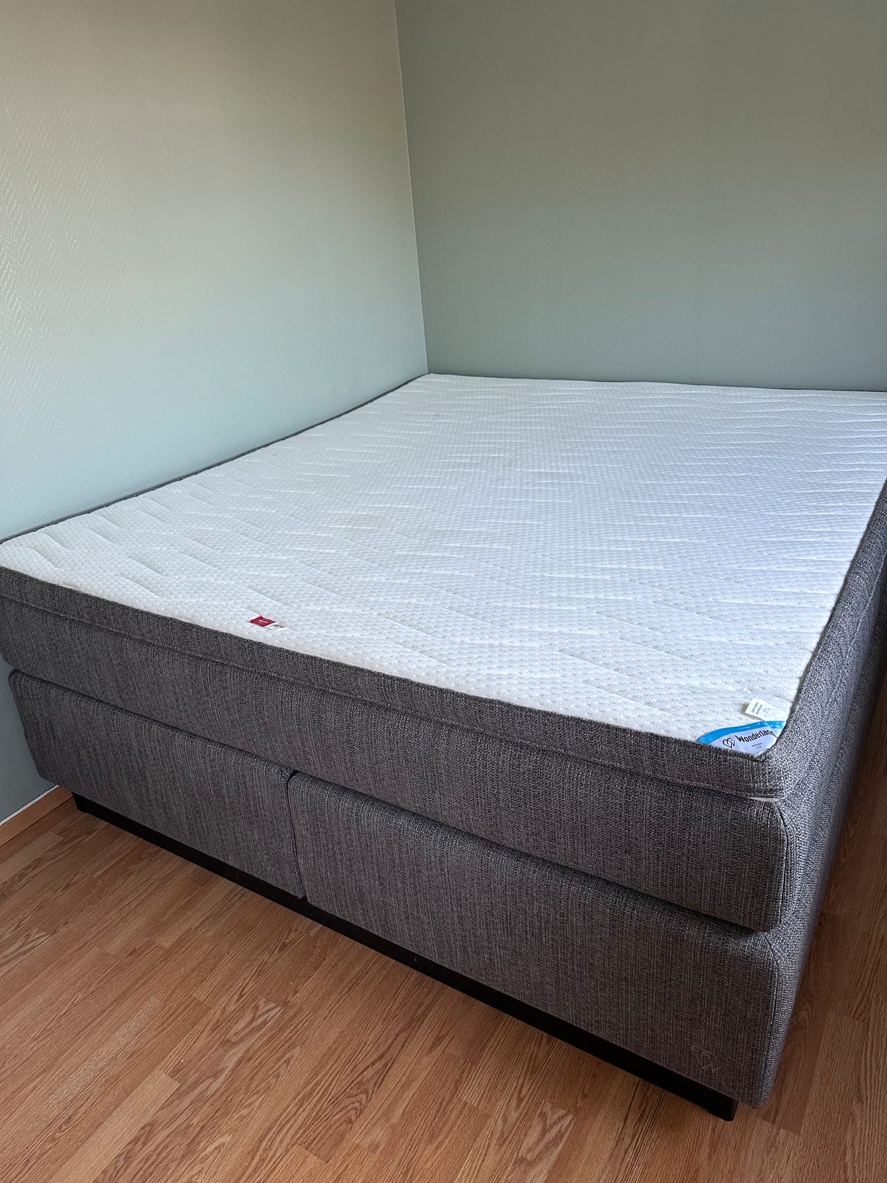 Wonderland SL900 seng 180x200 | FINN-torget