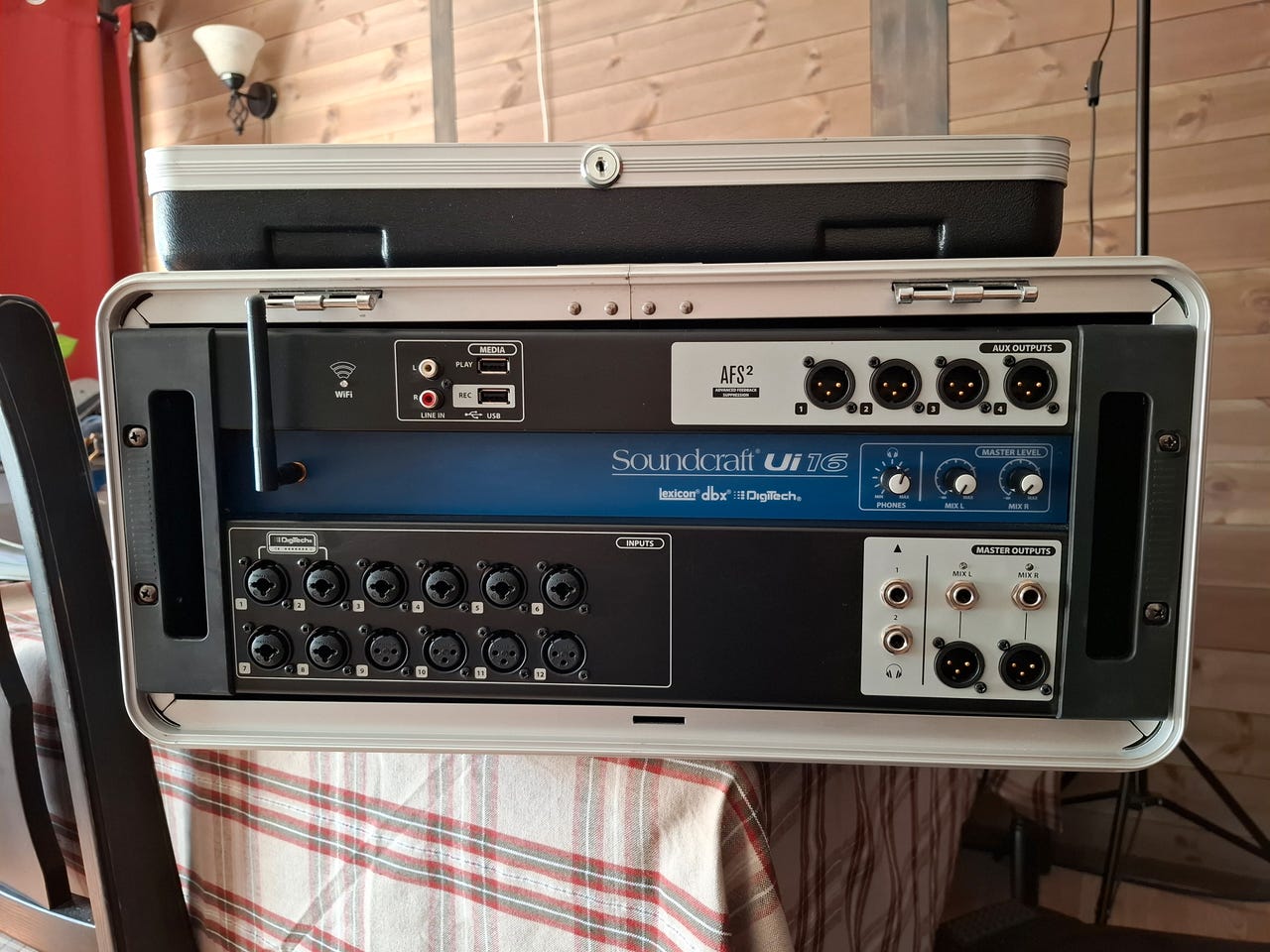 Soundcraft ui 16 digital mixer m/Gator 4u | FINN-torget