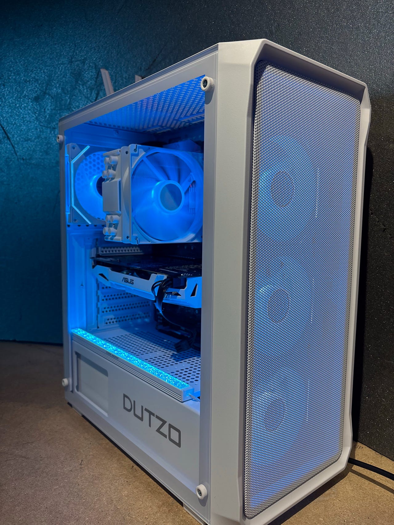 HVIT GAMING PC | GTX 1060 | I5 7600K | 16 GB RAM | FINN-torget