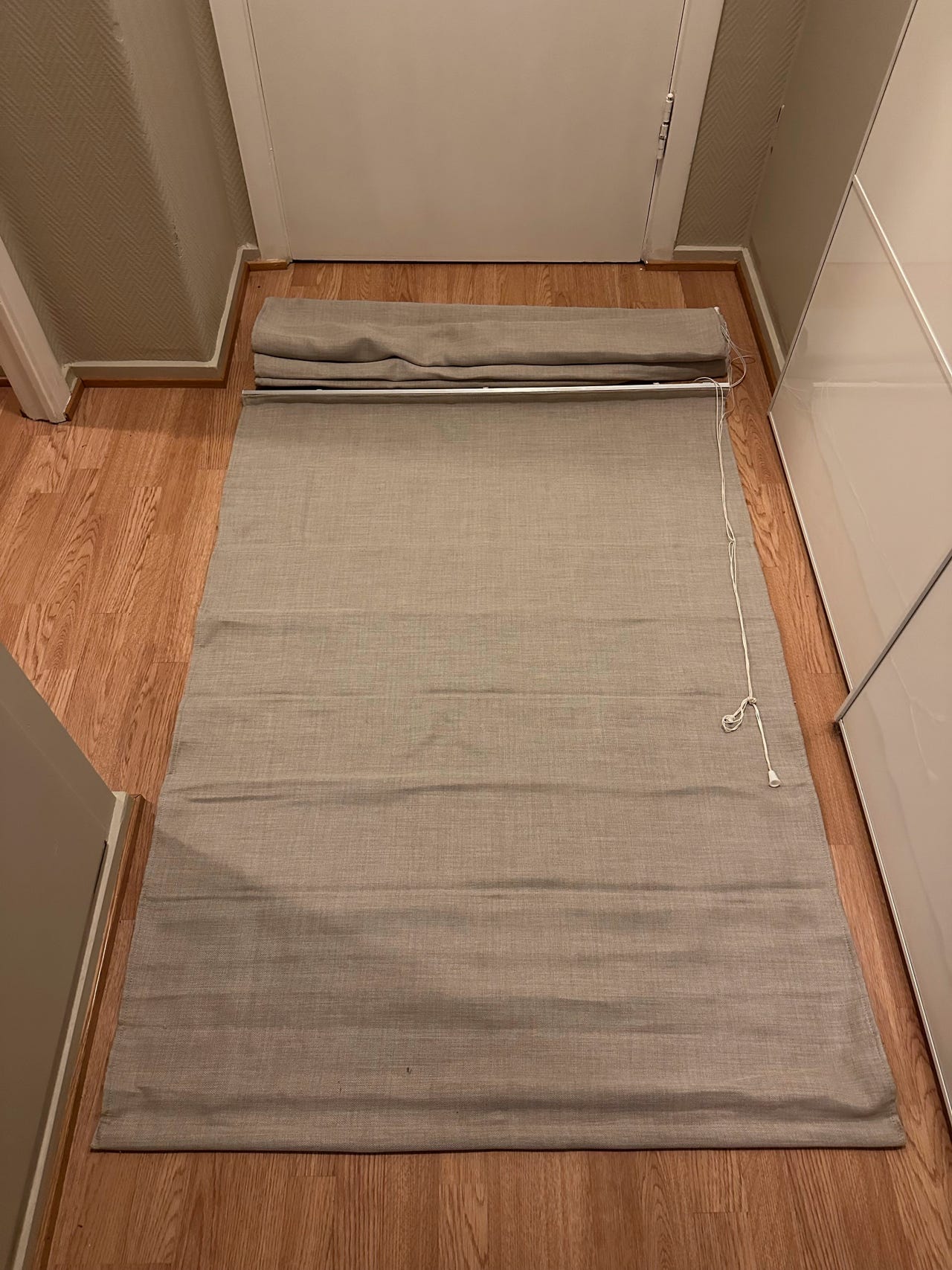 Lysdempende gardiner i lys grå (2 stk) | FINN-torget