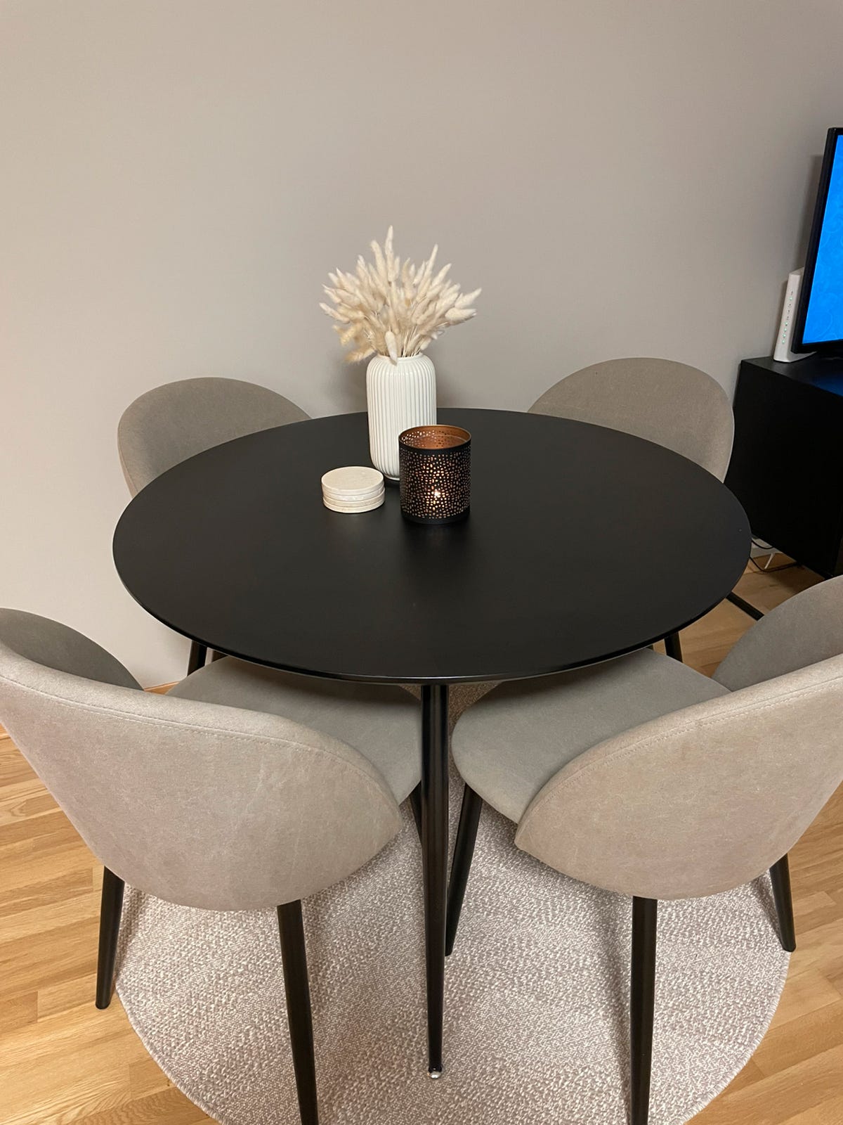 Sort rundt bord 100 cm diameter | FINN-torget