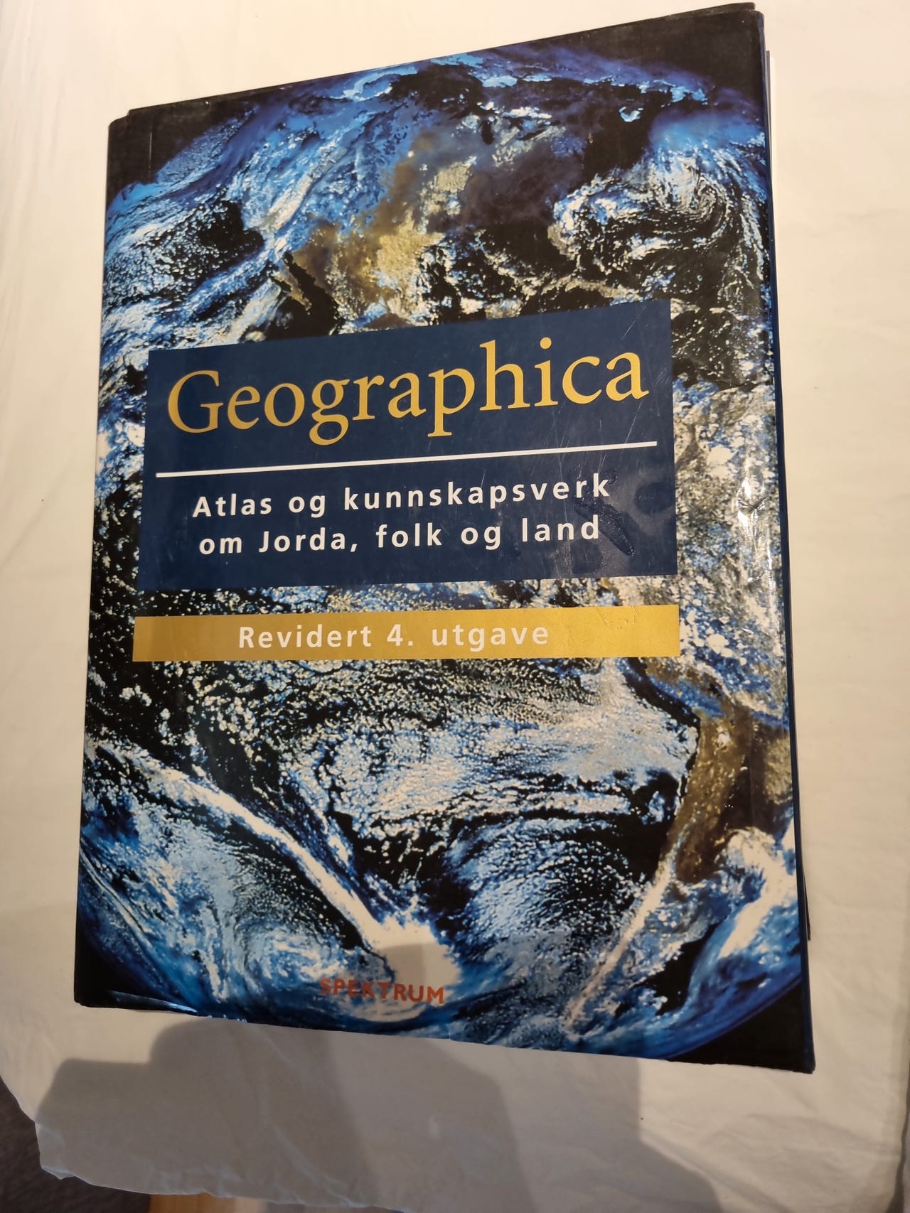 Geographica verdensatlas selges | FINN-torget