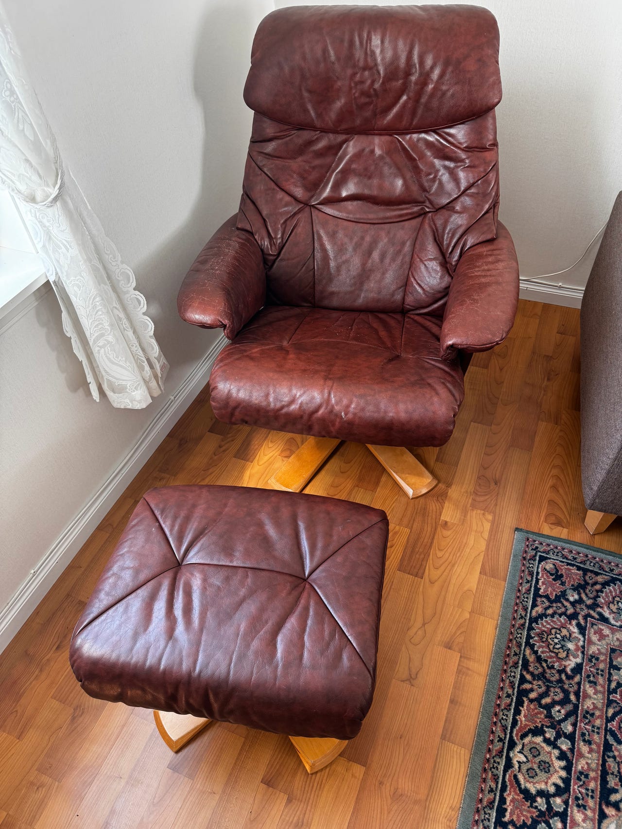 Klassisk lenestol med puff | FINN-torget