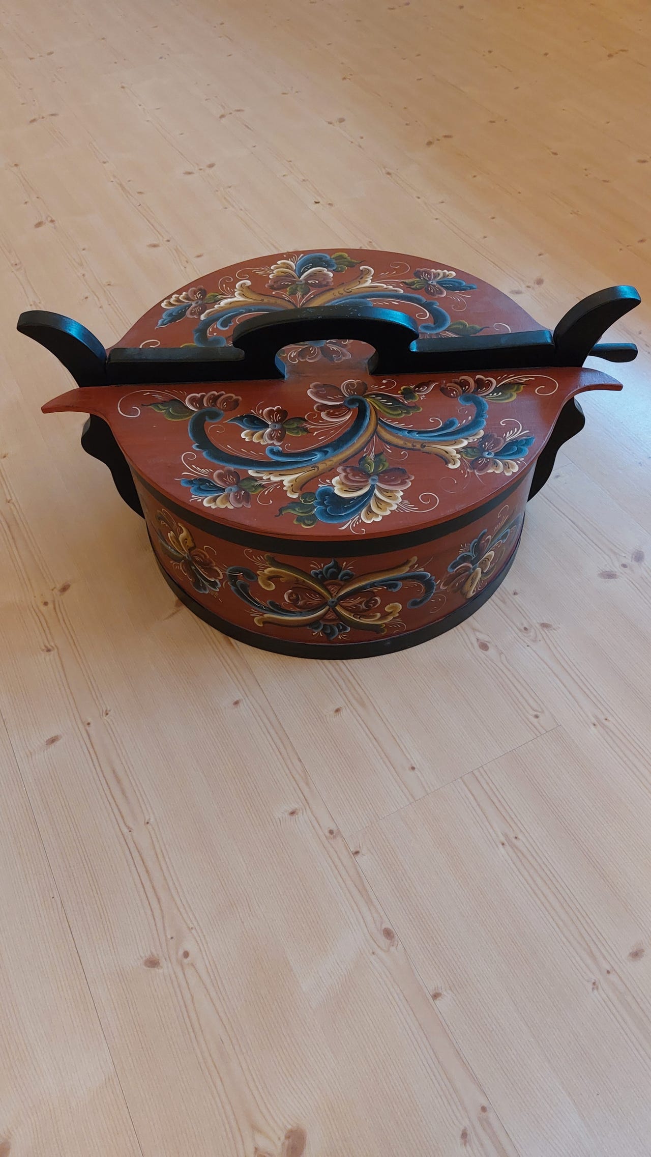 Rosemalt kaketine | FINN-torget