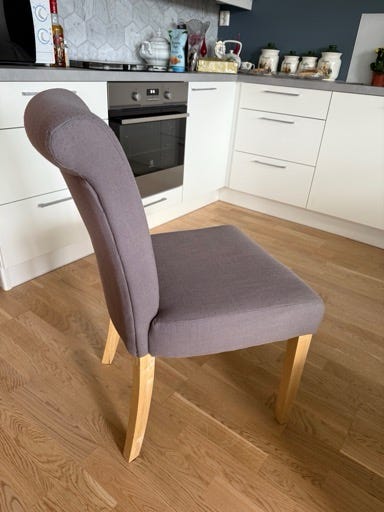 4 fine stoler i gråfarge til salgs a 300,- pr.stk | FINN-torget