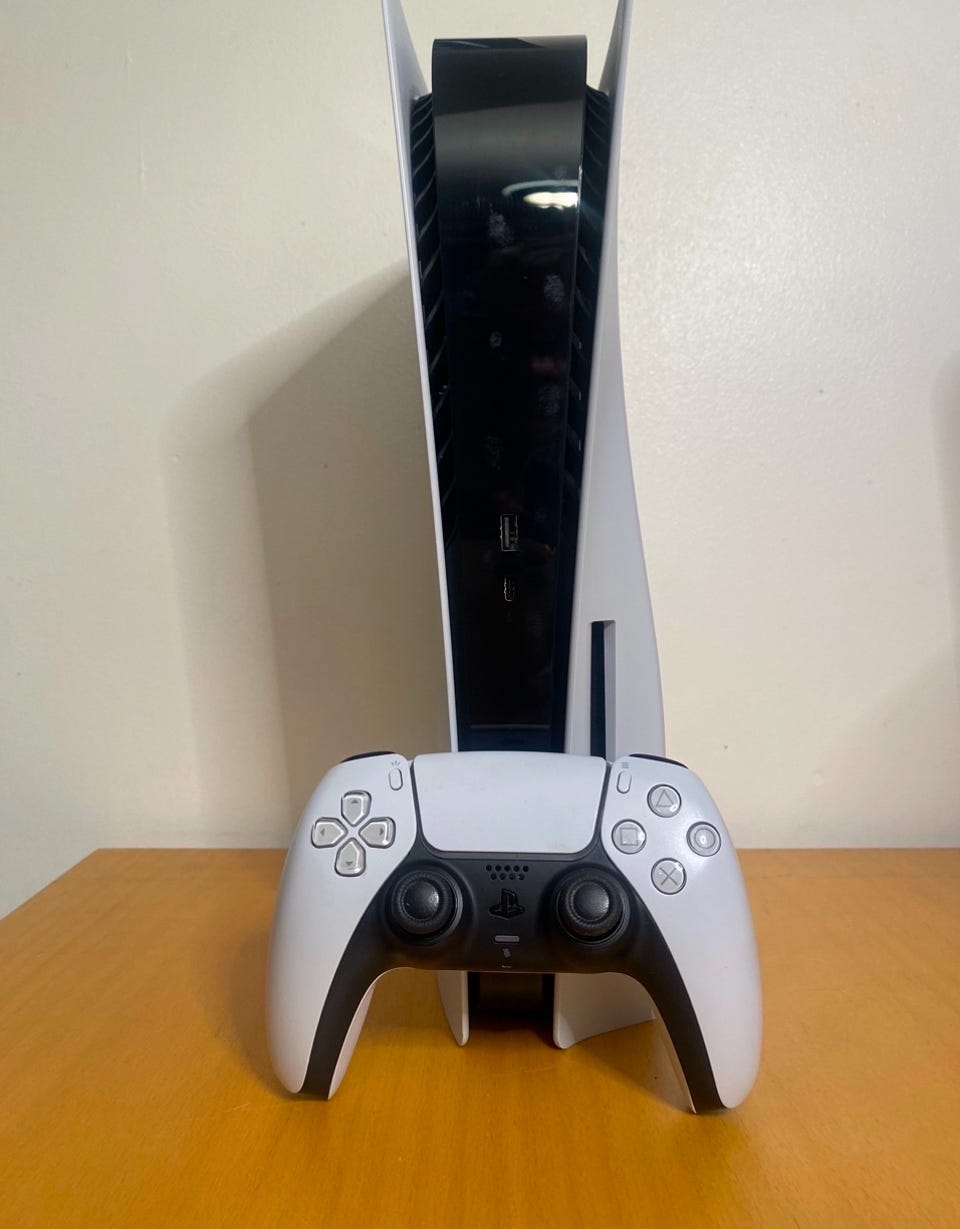 PS5-Disk versjon konsoll med 1 kontroll | FINN-torget