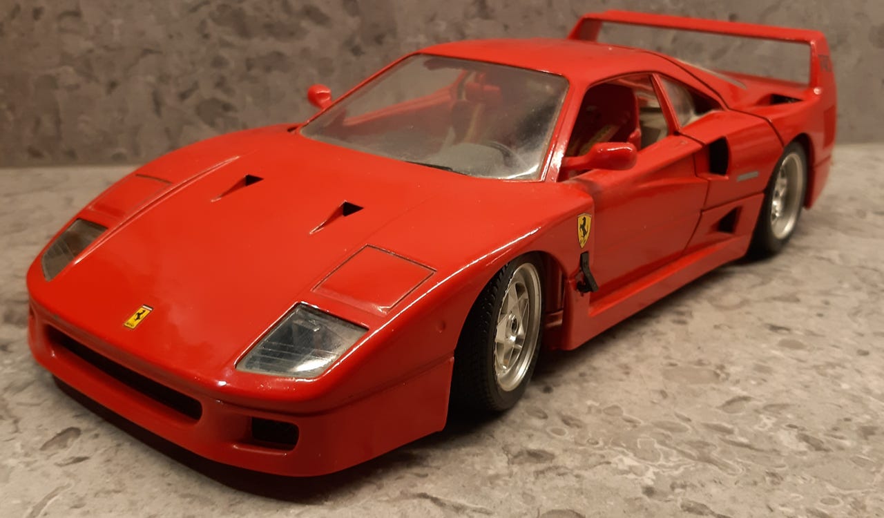 1987 FERRARI F40 MODELLBIL I SKALA 1:18 | FINN-torget