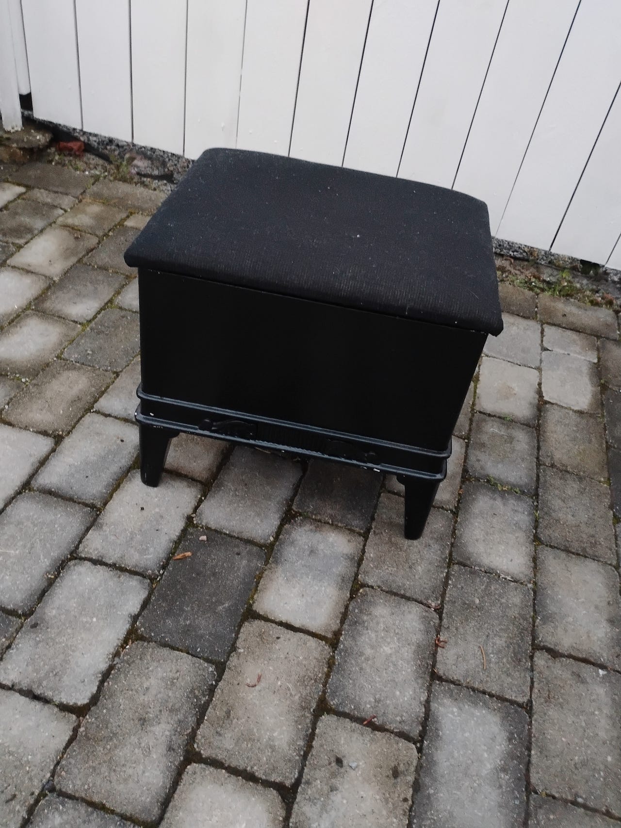 Gammel fin retro puff med lokk | FINN-torget
