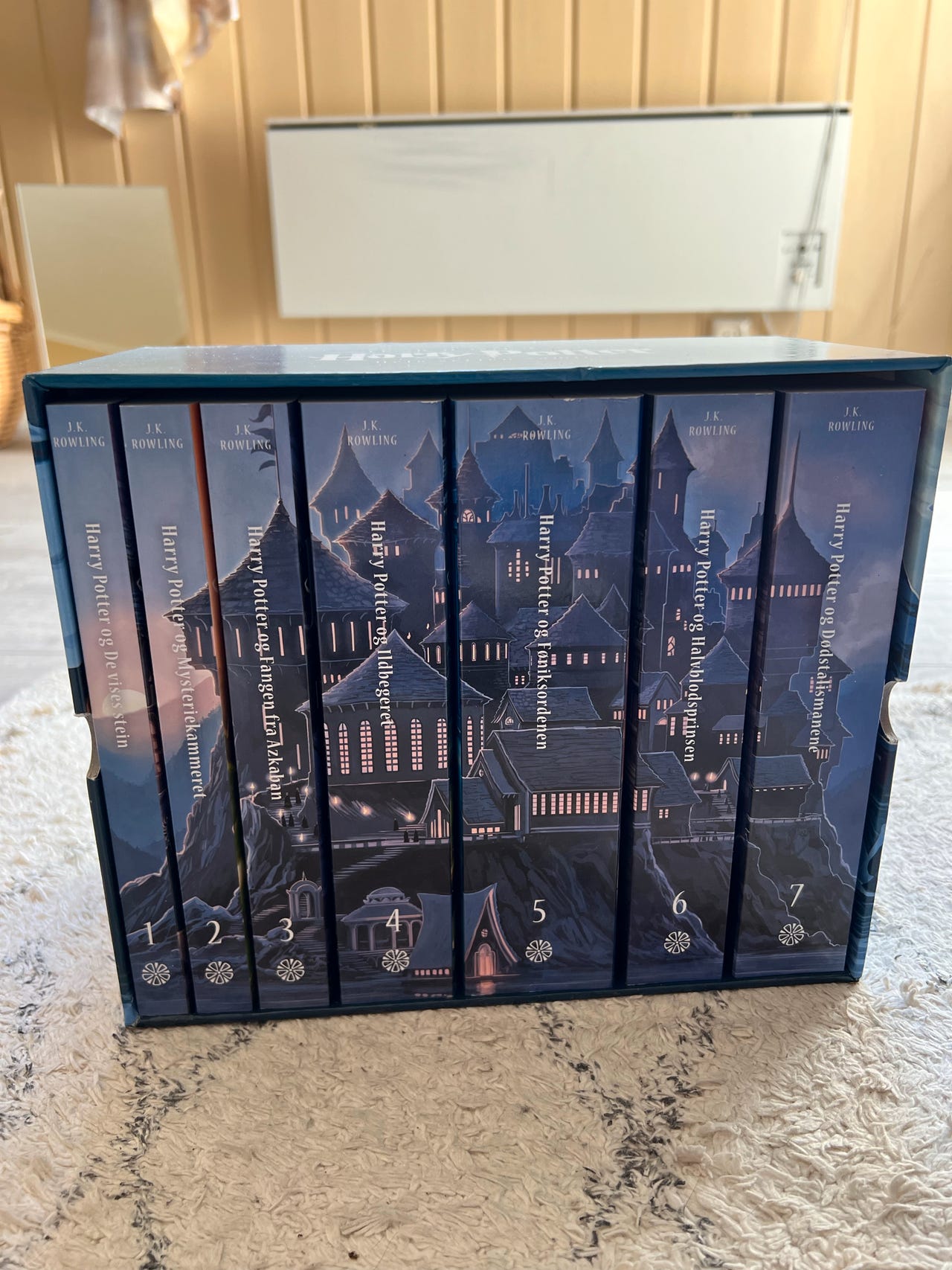 Harry Potter boks sett på norsk | FINN-torget
