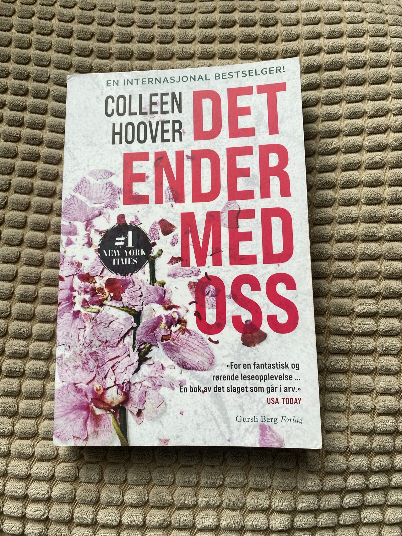 Det ender med oss - av Colleen Hoover | FINN-torget
