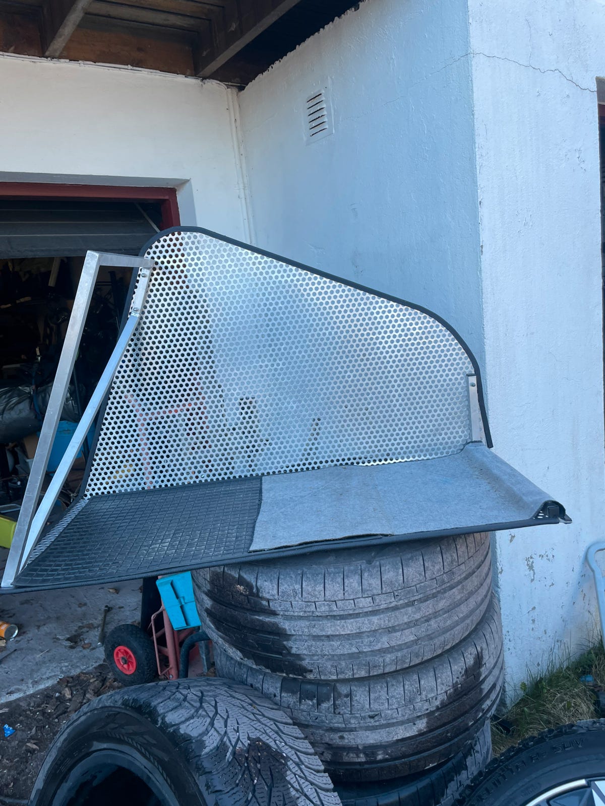 Tesla s hundebur | FINN-torget