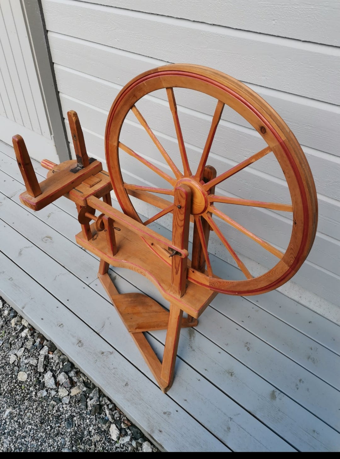 Eldre rokk gies bort.Har et par mangler,men pen som pynt. | FINN-torget