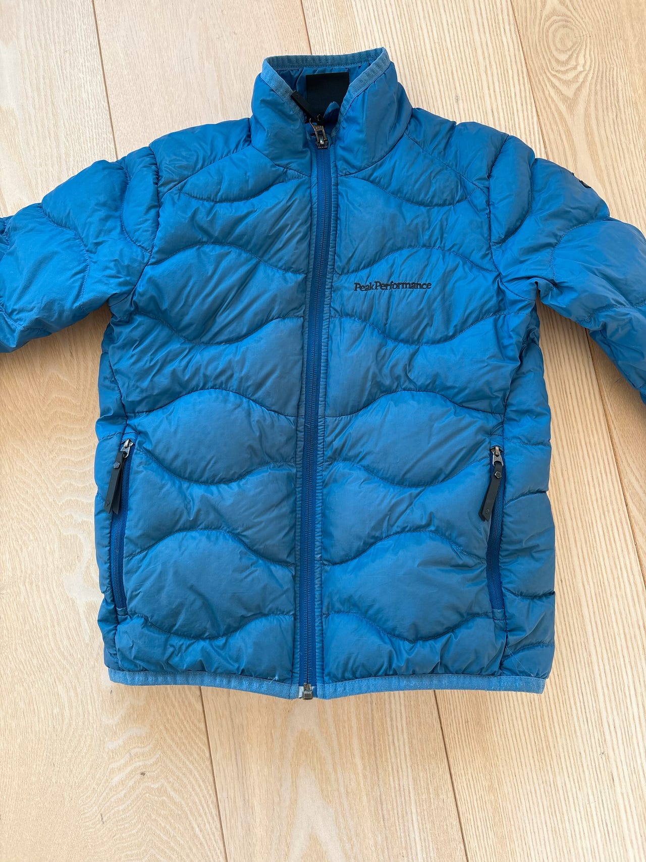 Peak Performance blå dunjakke 130 cm | FINN-torget