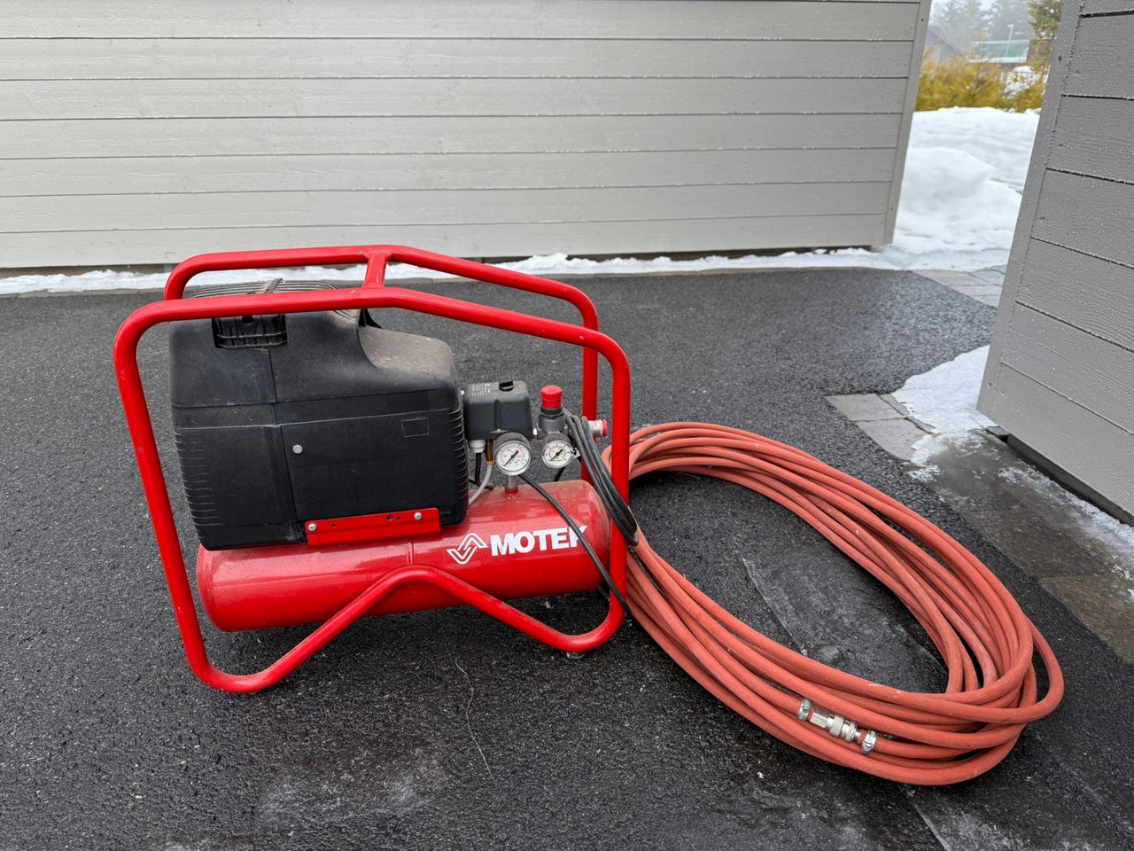 Motek kompressor med slange | FINN-torget