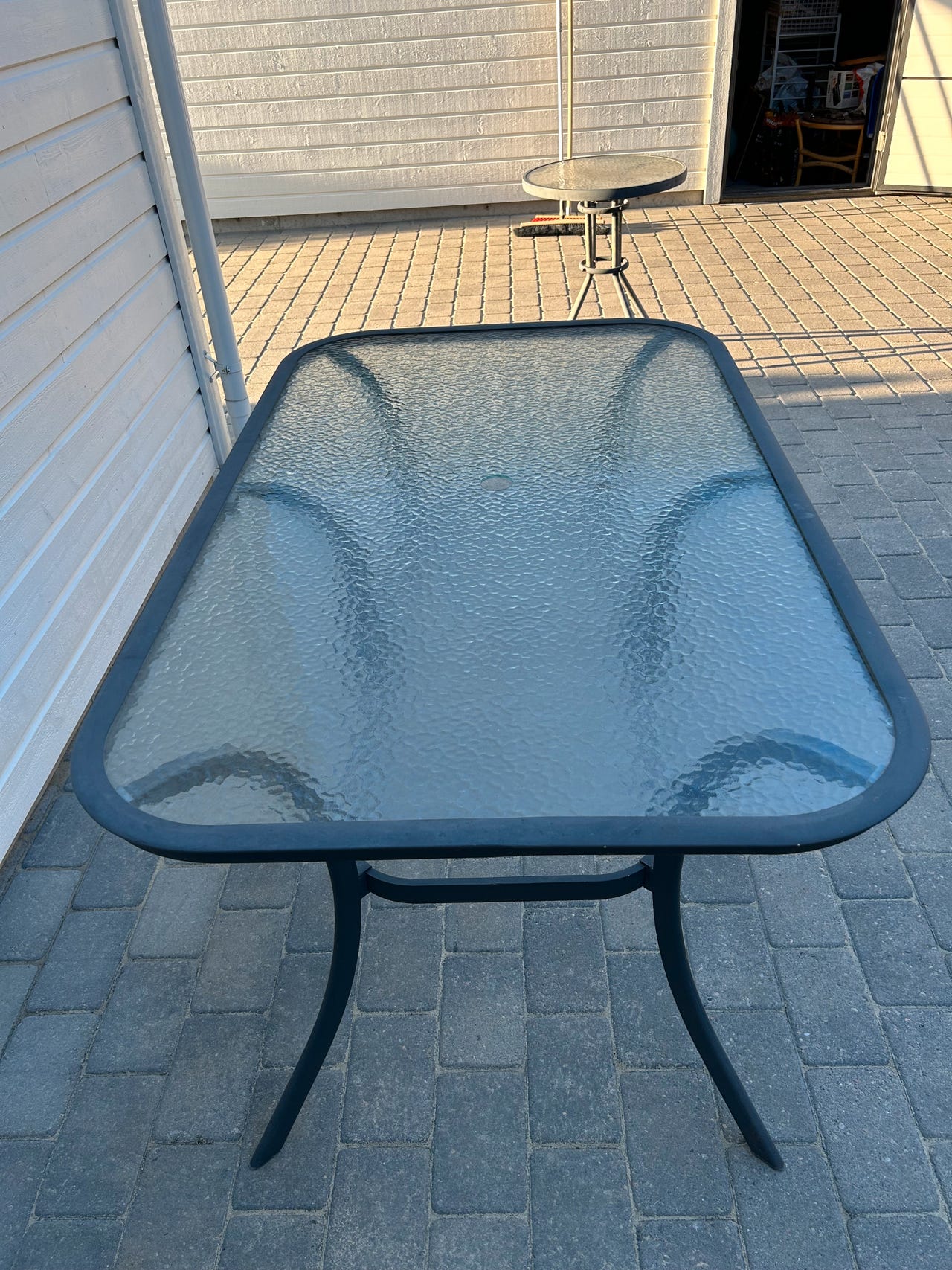 Utebord med glassplate | FINN-torget