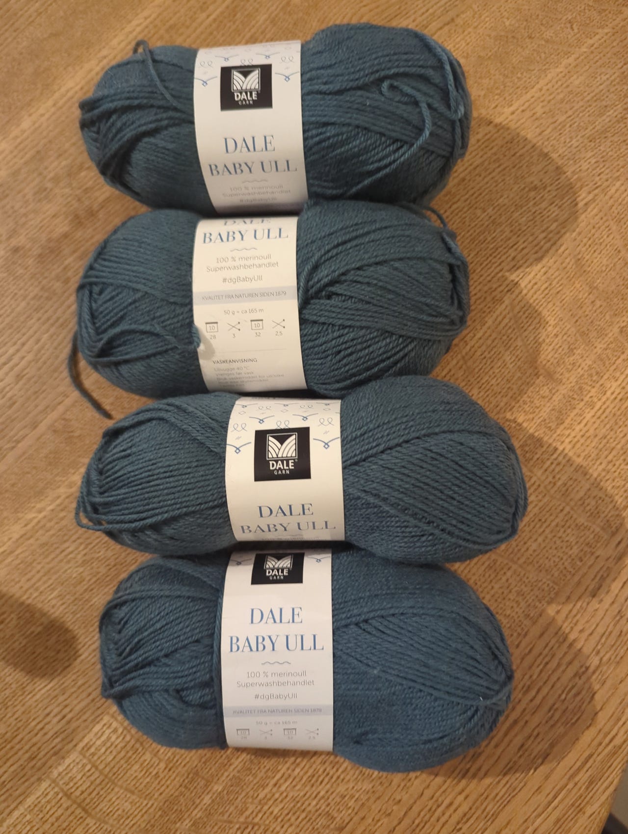 4 nøster Dale Baby Ull Garn 100% Merinoull sjøgrønn 50g | FINN-torget