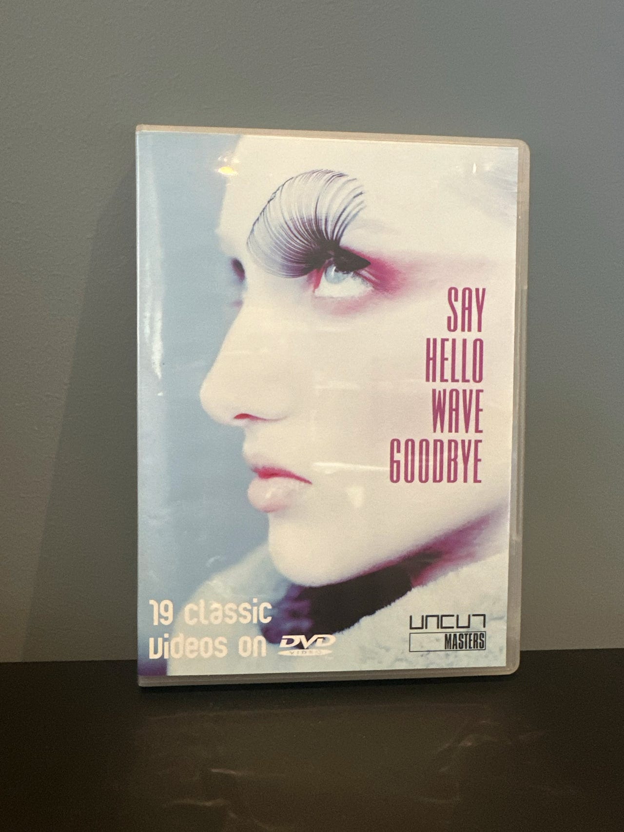 Say Hello Wave Goodbye -19 klassiske musikkvideoer | FINN-torget