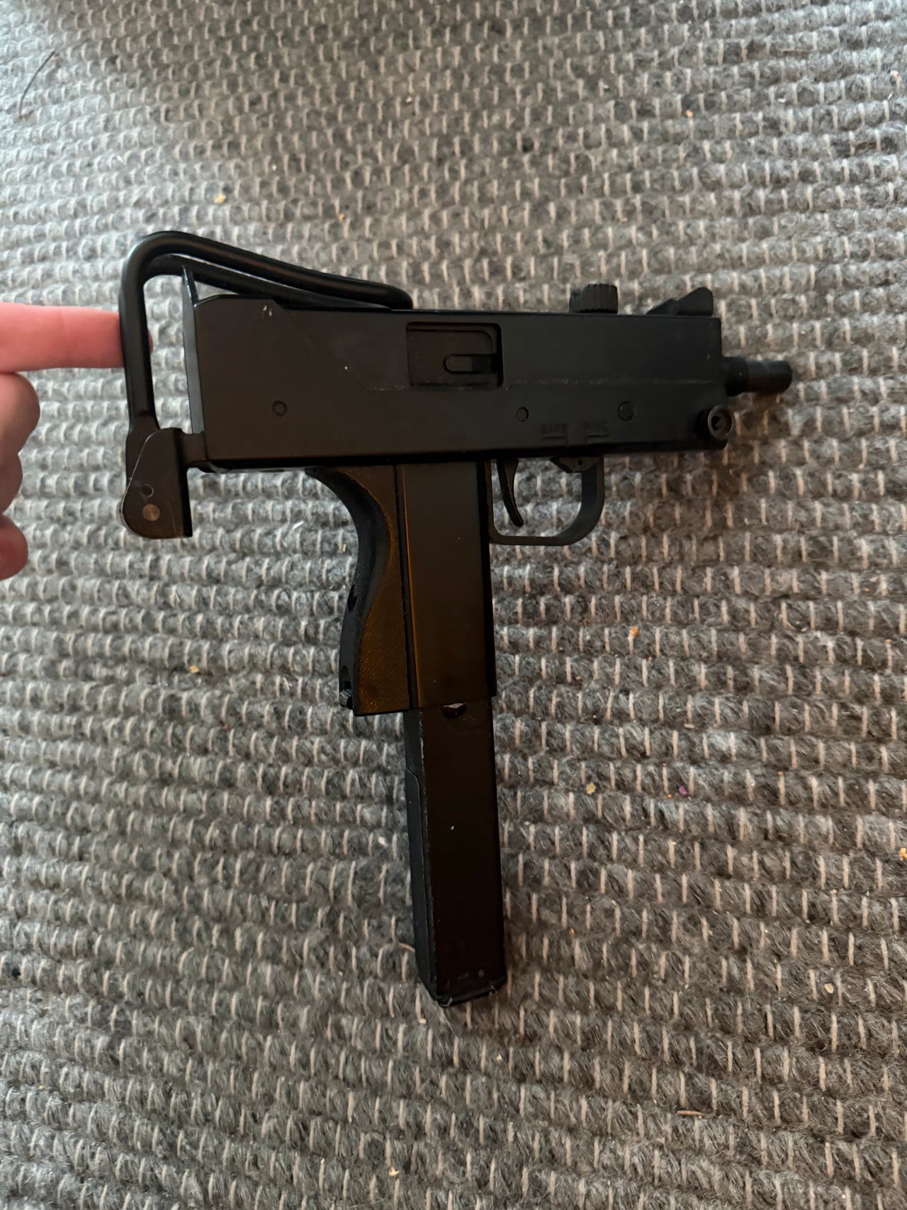 Airsoft Mac 10 selges – realistisk og kul replika | FINN-torget