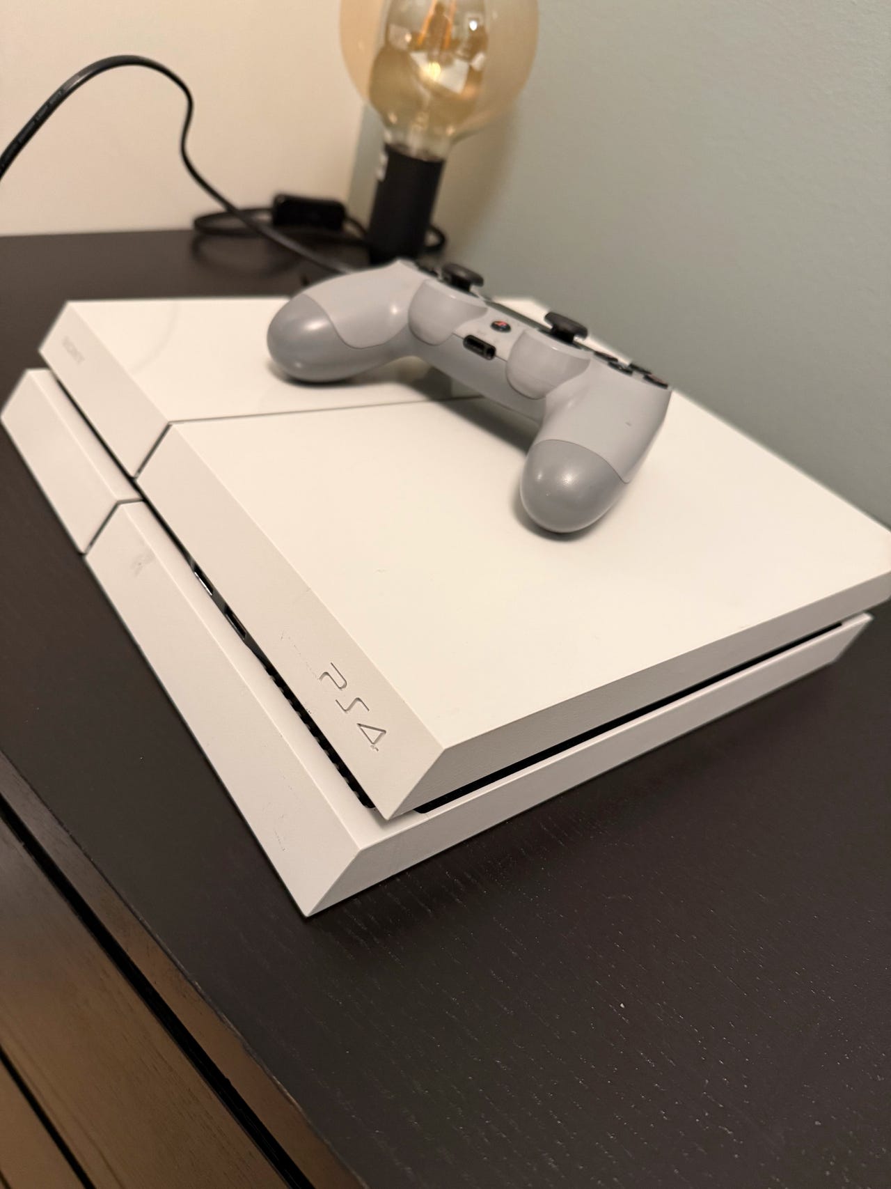 Hvit PS4 med 1 kontroll | FINN-torget