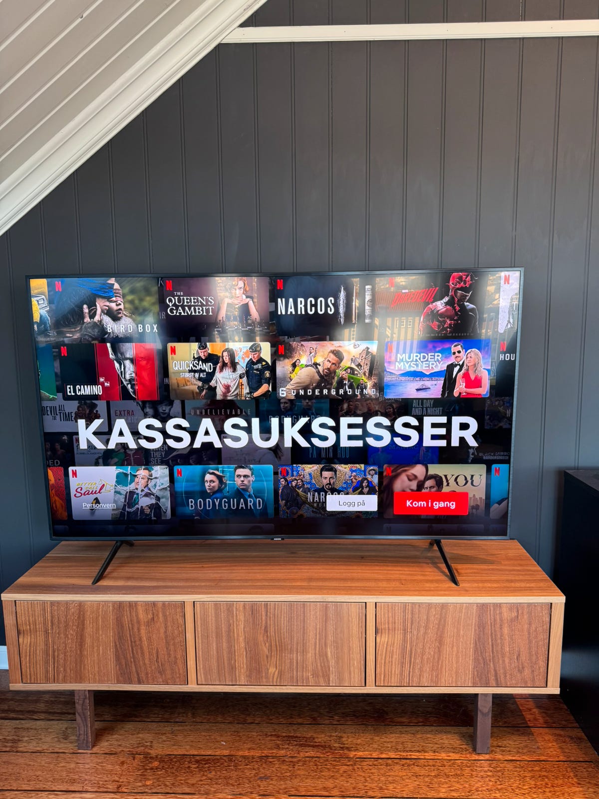 Samsung 2019 65" Q60R 4K UHD Smart QLED TV selges! | FINN-torget