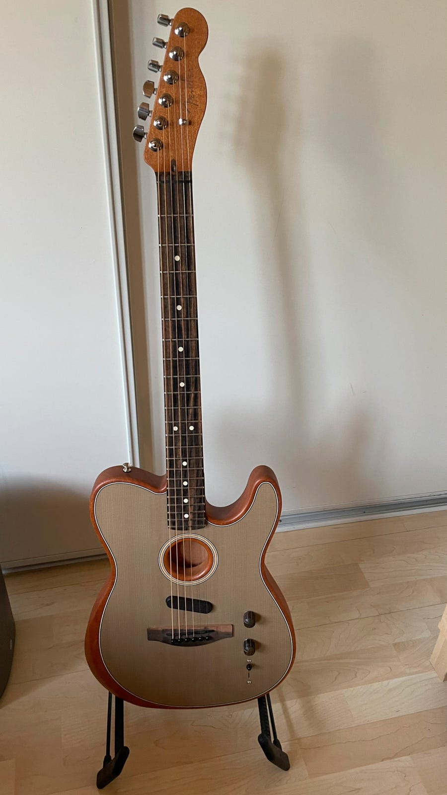 Fender American Acoustasonic Telecaster Natural | FINN-torget