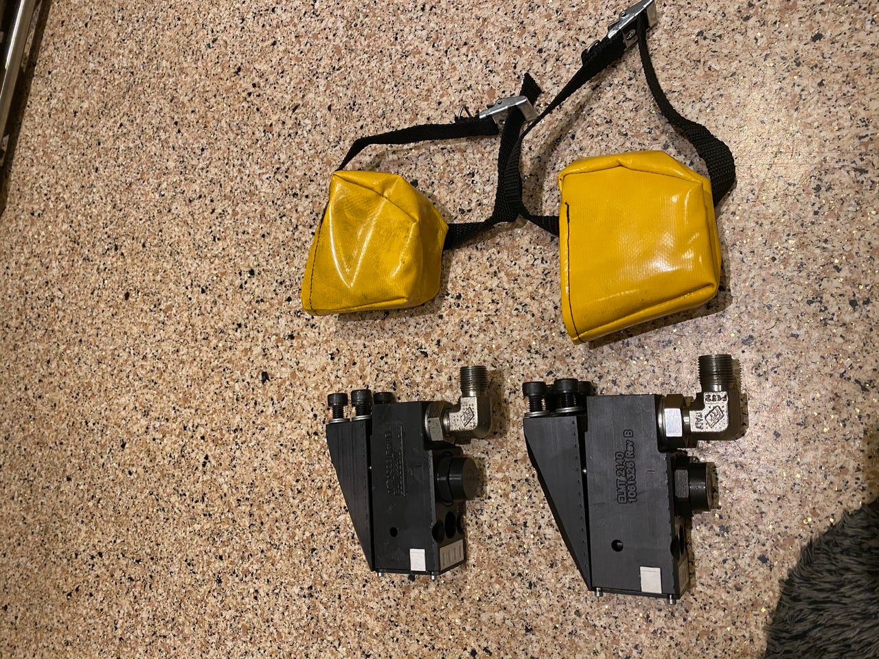 2 stk Engcon EC oil blokk | FINN-torget