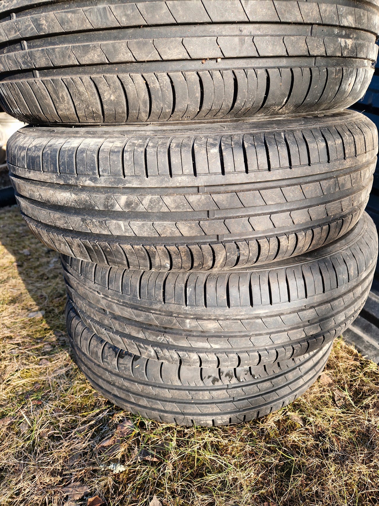 185 70 14 fra bestefar, synd å pelme dem, god nok for hengeren ...