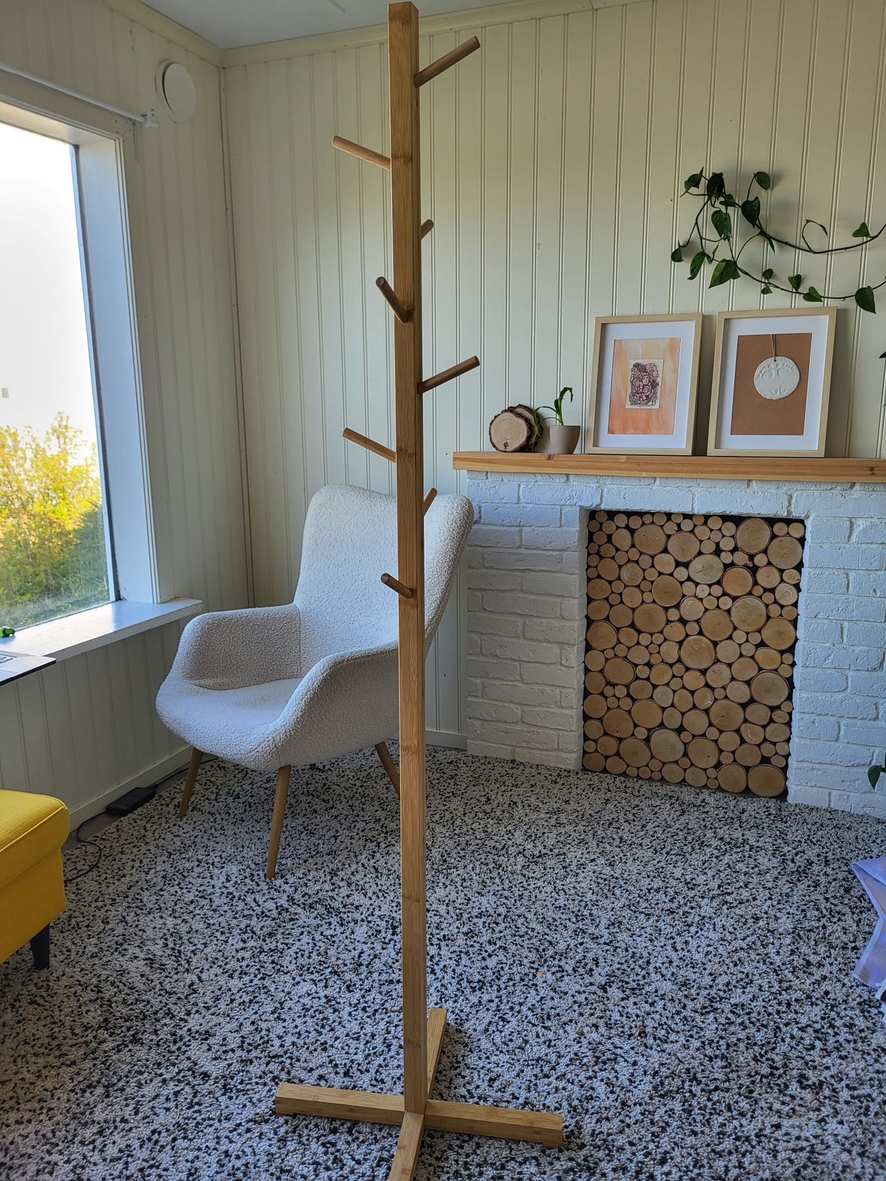 🌿 Stående klesstativ i tre – minimalistisk og naturlig stil | FINN-torget