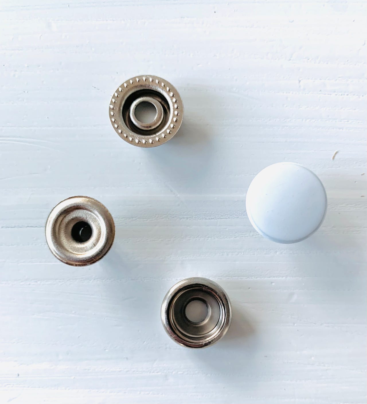 Trykknapp hvit glans | FINN-torget