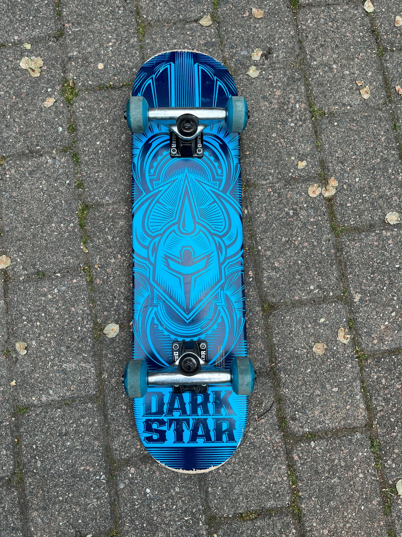 Komplett skateboard: Darkstar Scour mini | FINN-torget