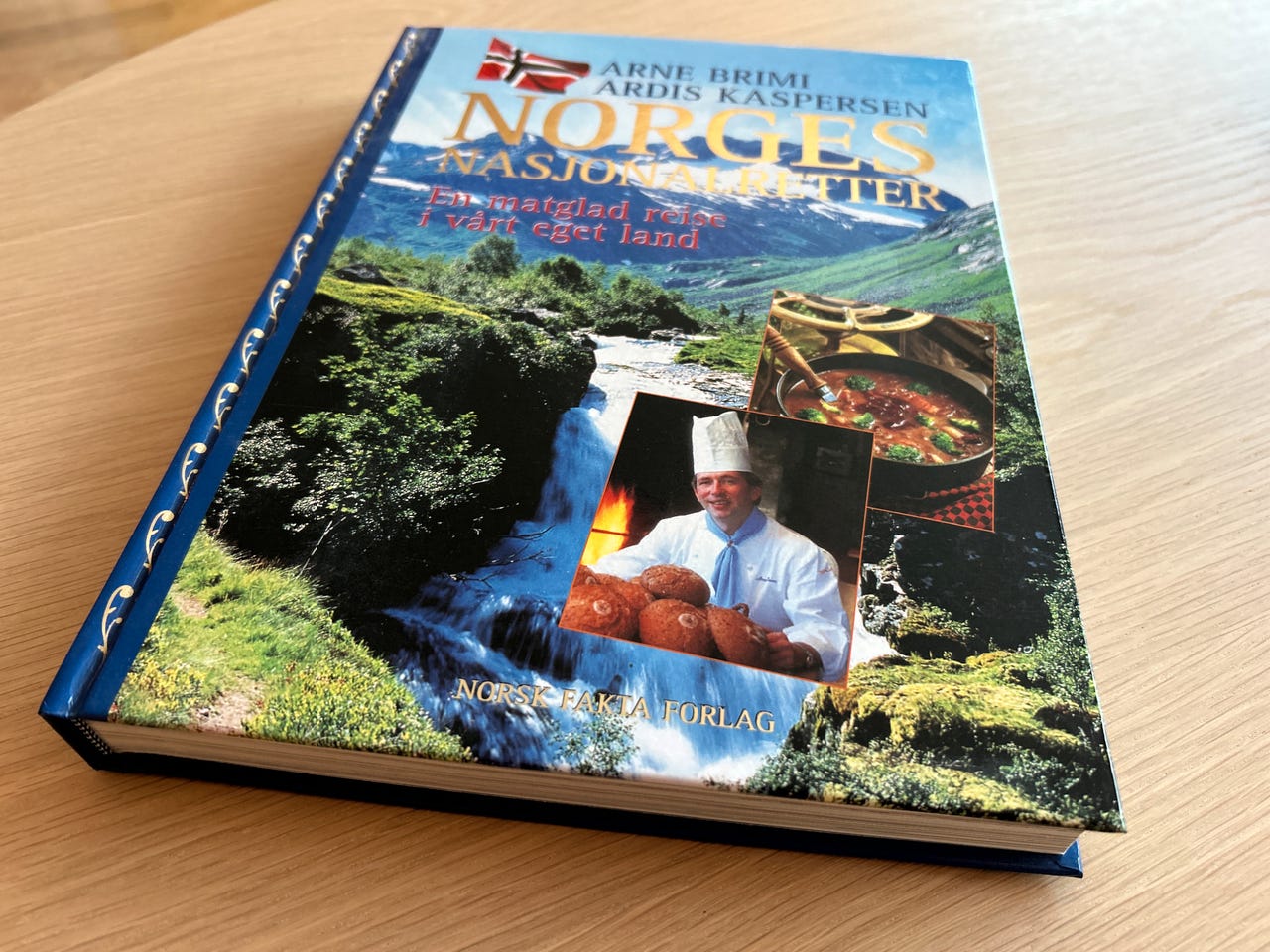 Norges Nasjonalretter samlet i en bok | FINN-torget