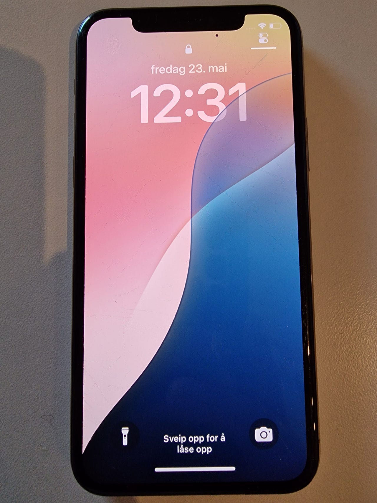 Iphone 11 pro, 81%, orginal stand med en del bruksmerker | FINN-torget