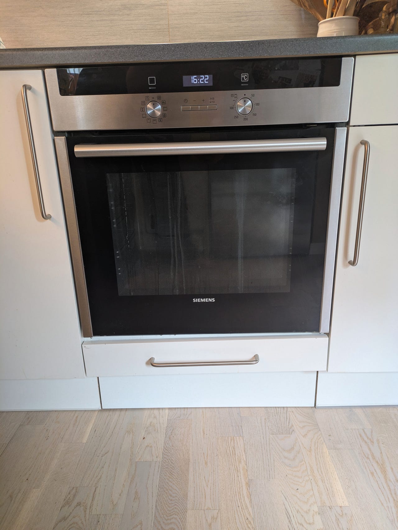 Siemens stekeovn med pyrolyse selges billig pga defekt lys | FINN-torget