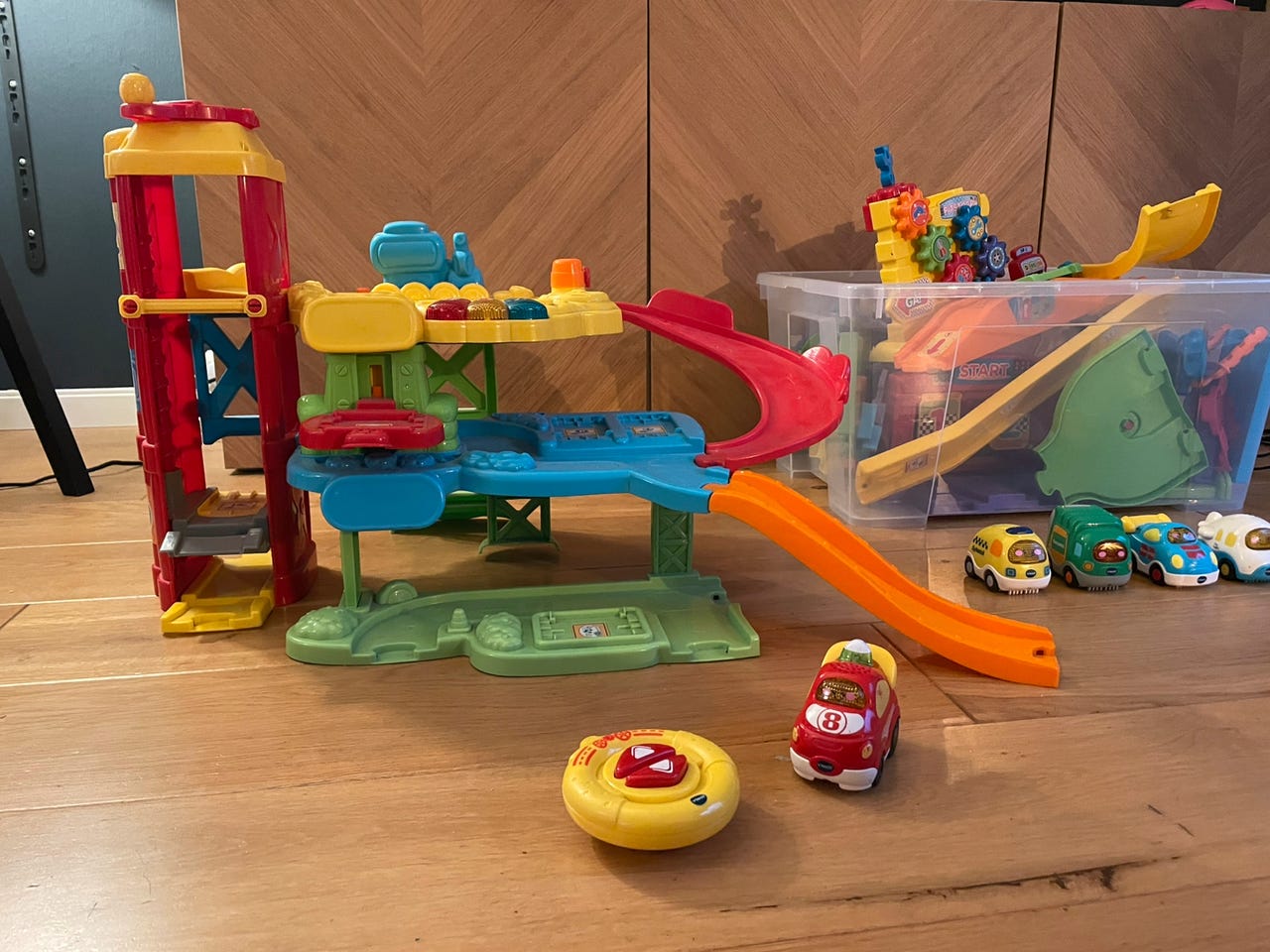 Vtech bilbane og p-hus/garage med 6 biler | FINN-torget