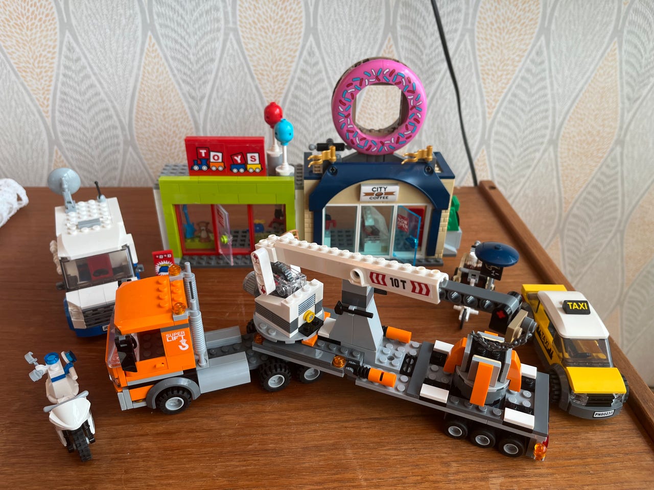 Lego City 60233 - Åpning av smultringbutikk | FINN-torget