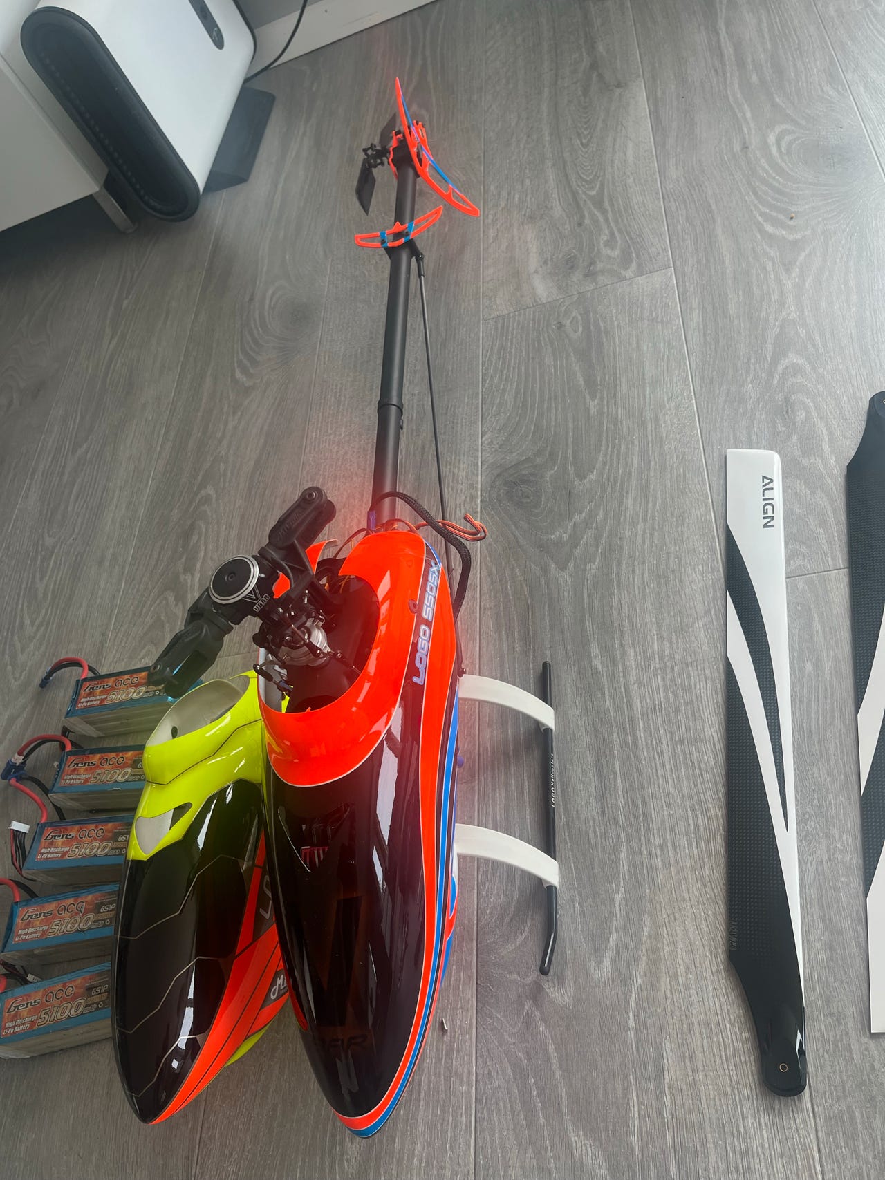 Logo 550 med 5 x batterier og kontroll | FINN-torget