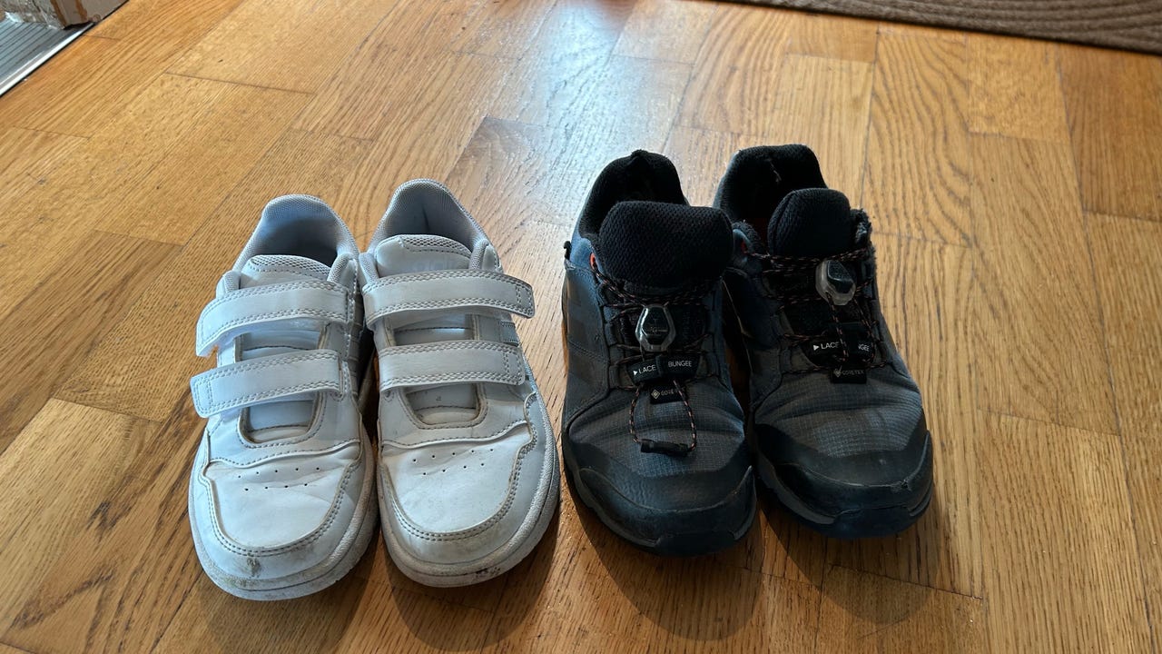 Godt brukt men gode sko fra Adidas. De hvite er ikke så mye brukt. Må ...