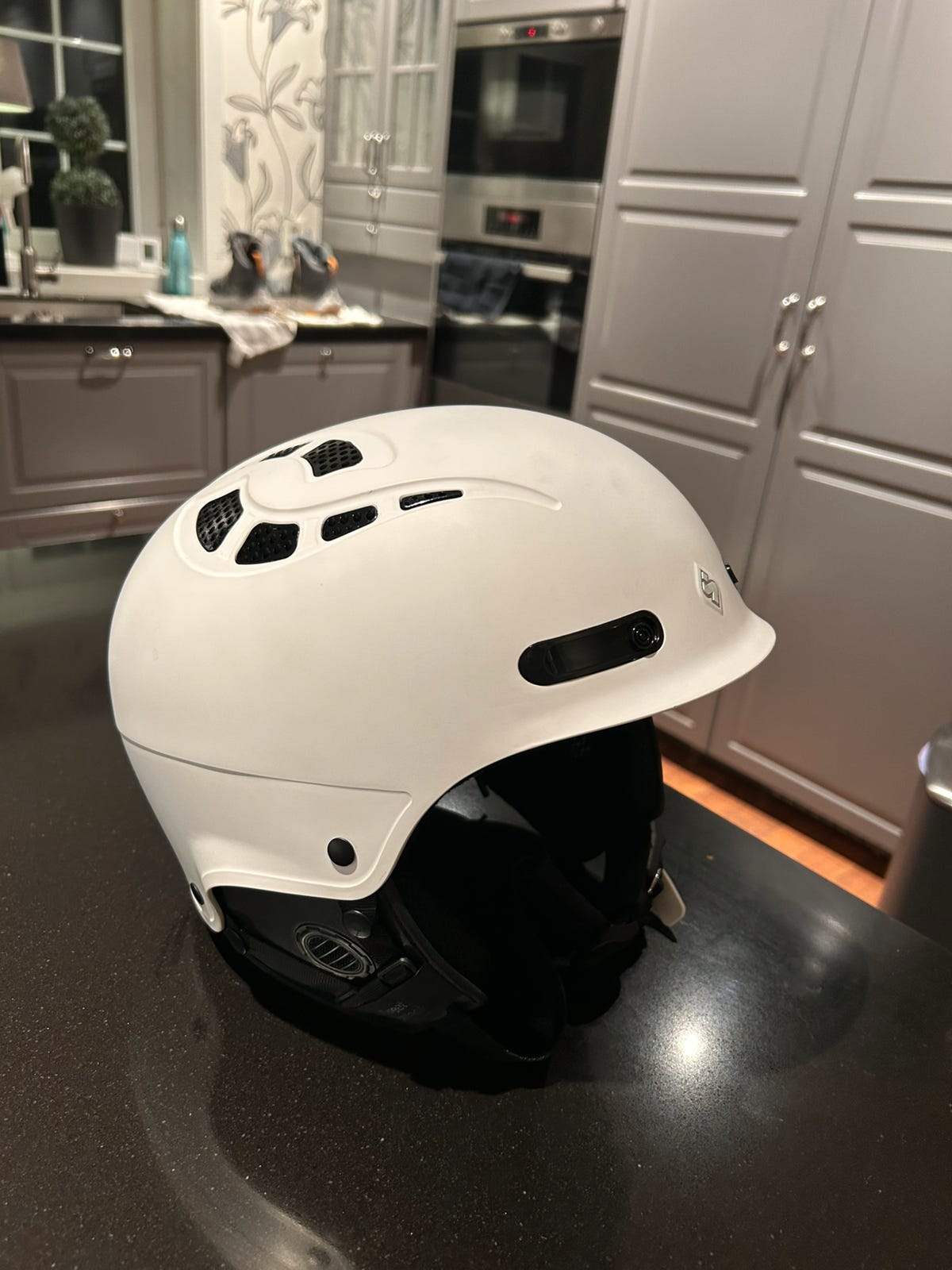 Sweet protection igniter hjelm m/ mips | FINN-torget