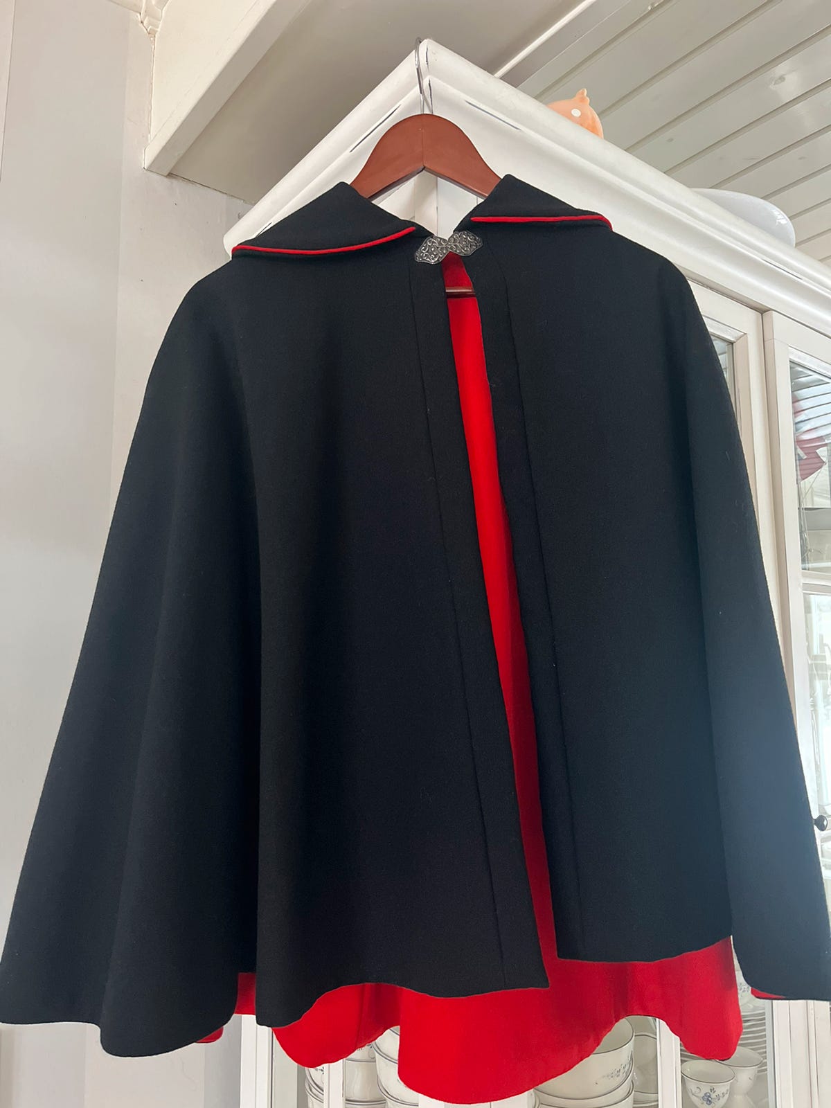 Vestfold bunad cape sort | FINN-torget