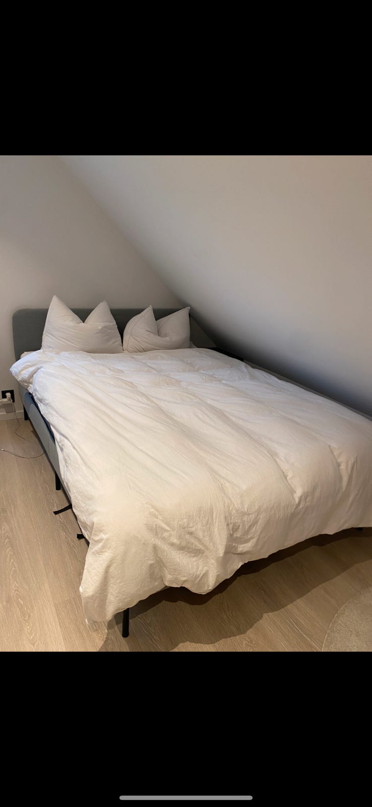 Nesten ny 140 seng til salgs | FINN-torget