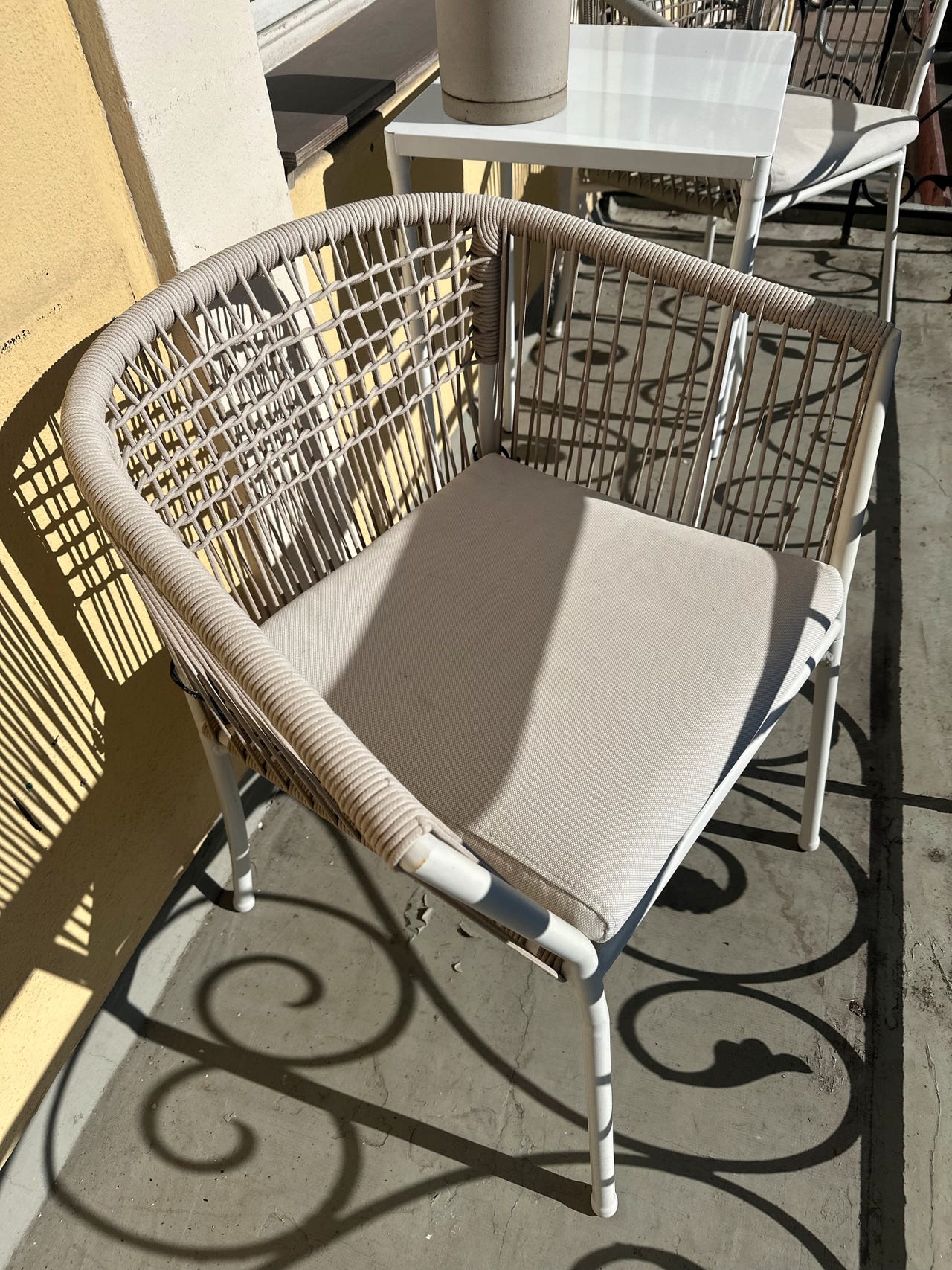 Utemøbler 2 stoler og bord | FINN-torget